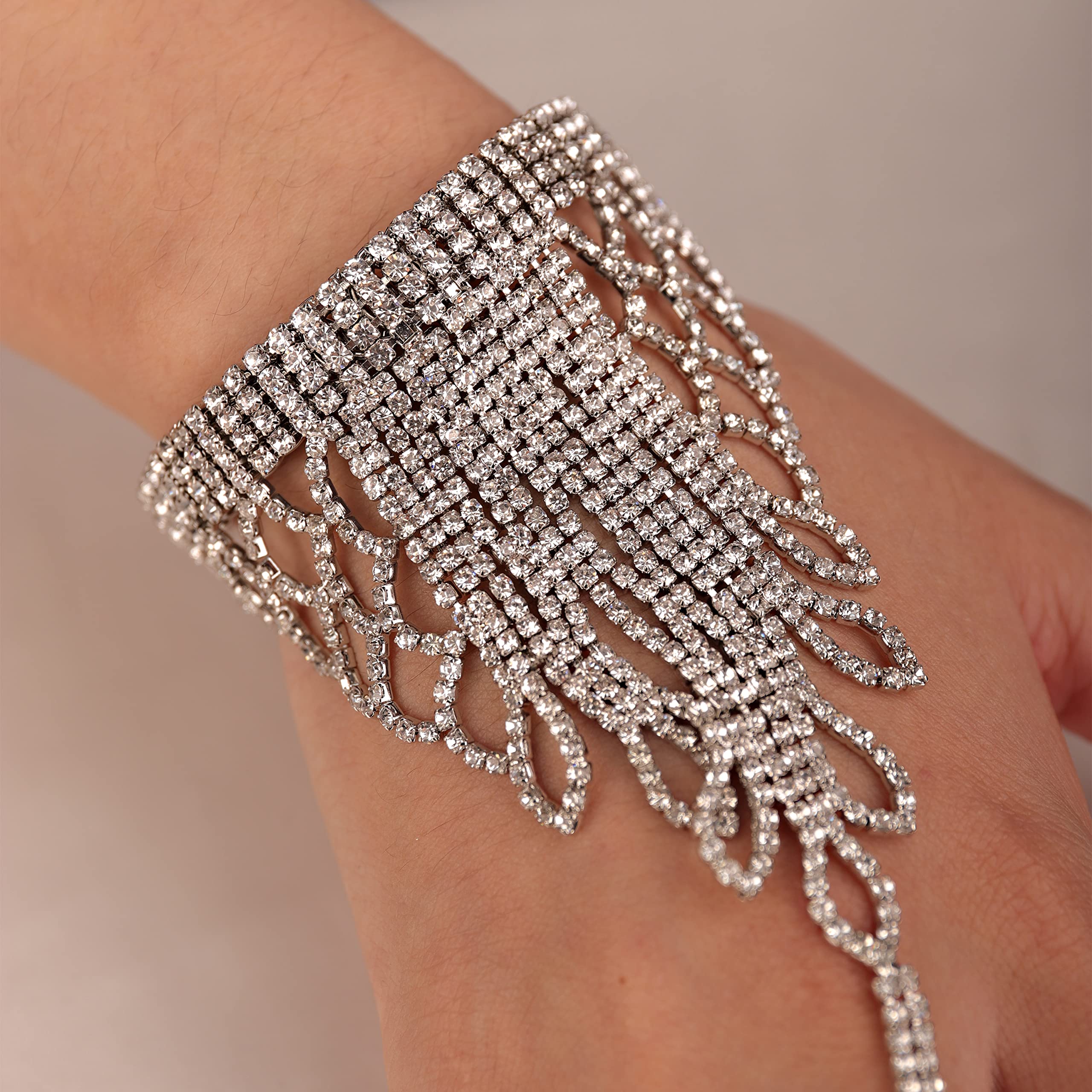YERTTER Dainty Rhinestone Crystal Hand Chain Slave Harnss Bracelet Finger Chain Bangle Bracelet Silver Gold Hand Chain Ring Link Bracelet (Style 1)