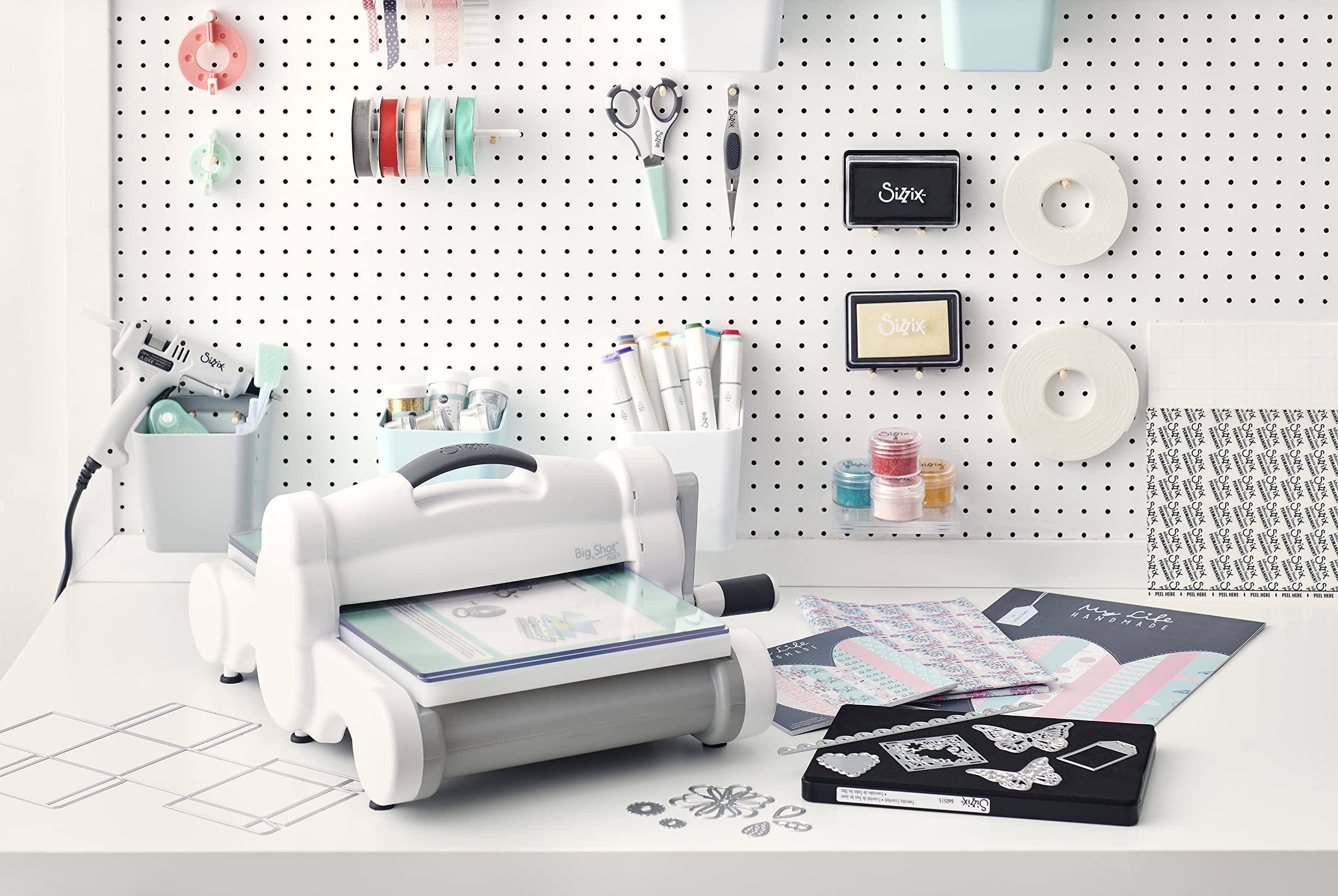 Sizzix Big Shot Plus A4 Die Cutting and Embossing Machine 661546, 21cm (9") Opening, My Life Handmade Starter Kit