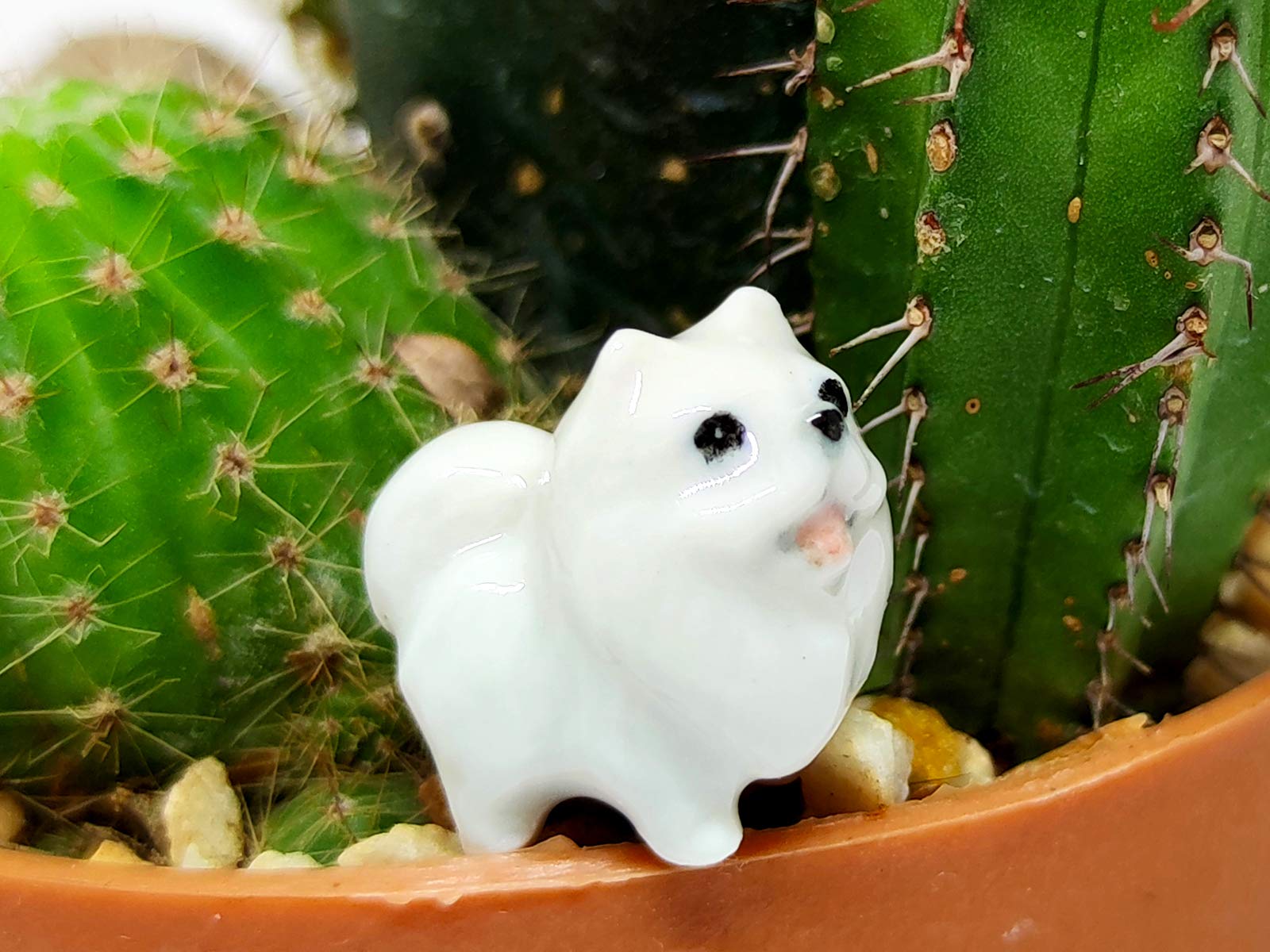 SSJSHOP Pomeranian Micro Tiny Dollhouse Figurines Ceramic Hand Painted Animals Collectible Dog Lover Gift Home Garden Decor (Stand)