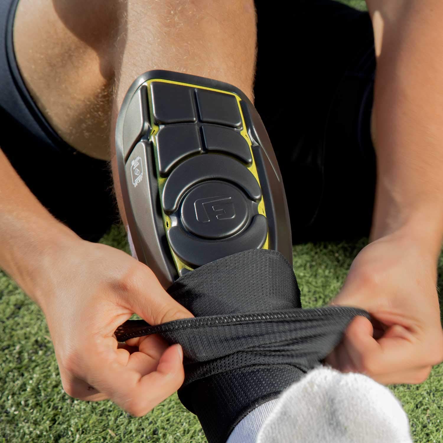 Pro-S Elite Lite Shin Guard, Adult Medium