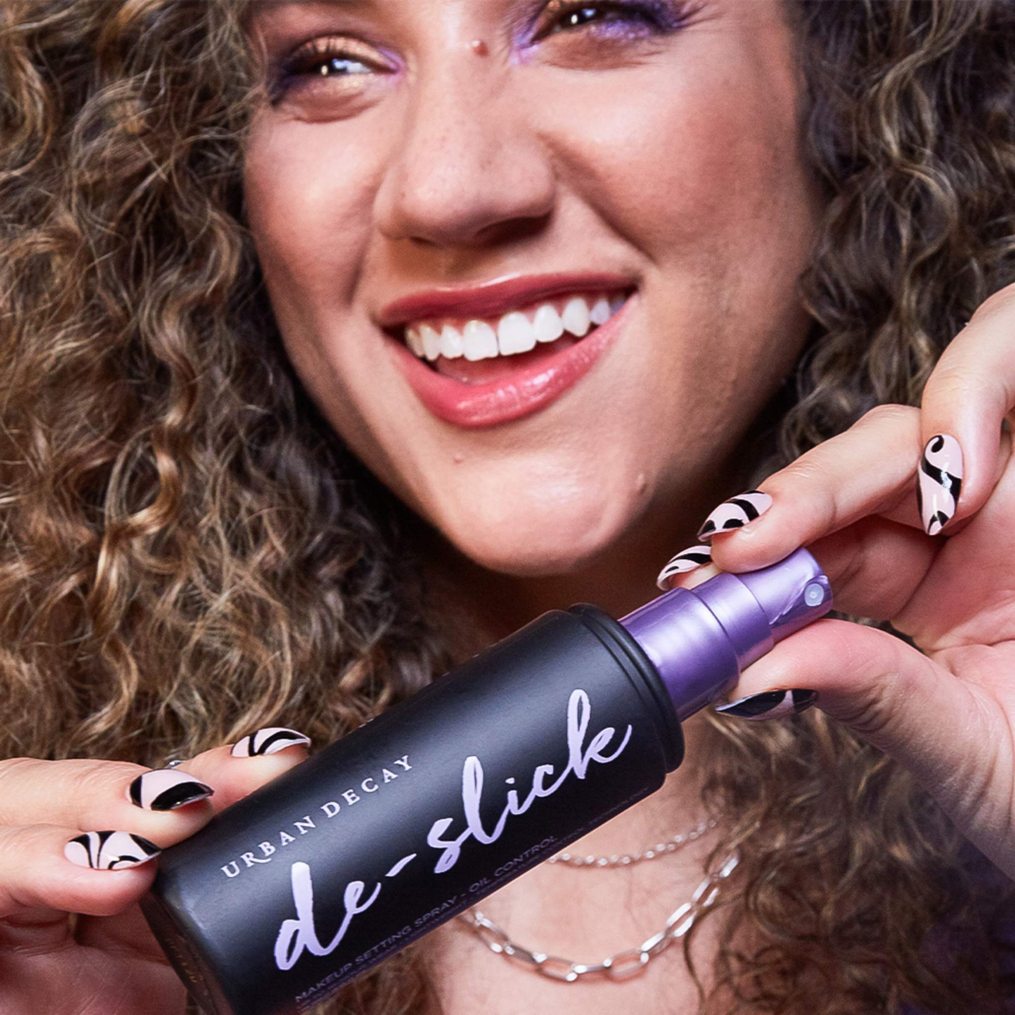 Urban Decay De-Slick Oil Control Matte Makeup Setting Spray - Travel Size - Controls Oil, Blocks Shine & Locks Makeup in Place - Oil-Free, Microfine Face Mist - 1.0 fl. oz