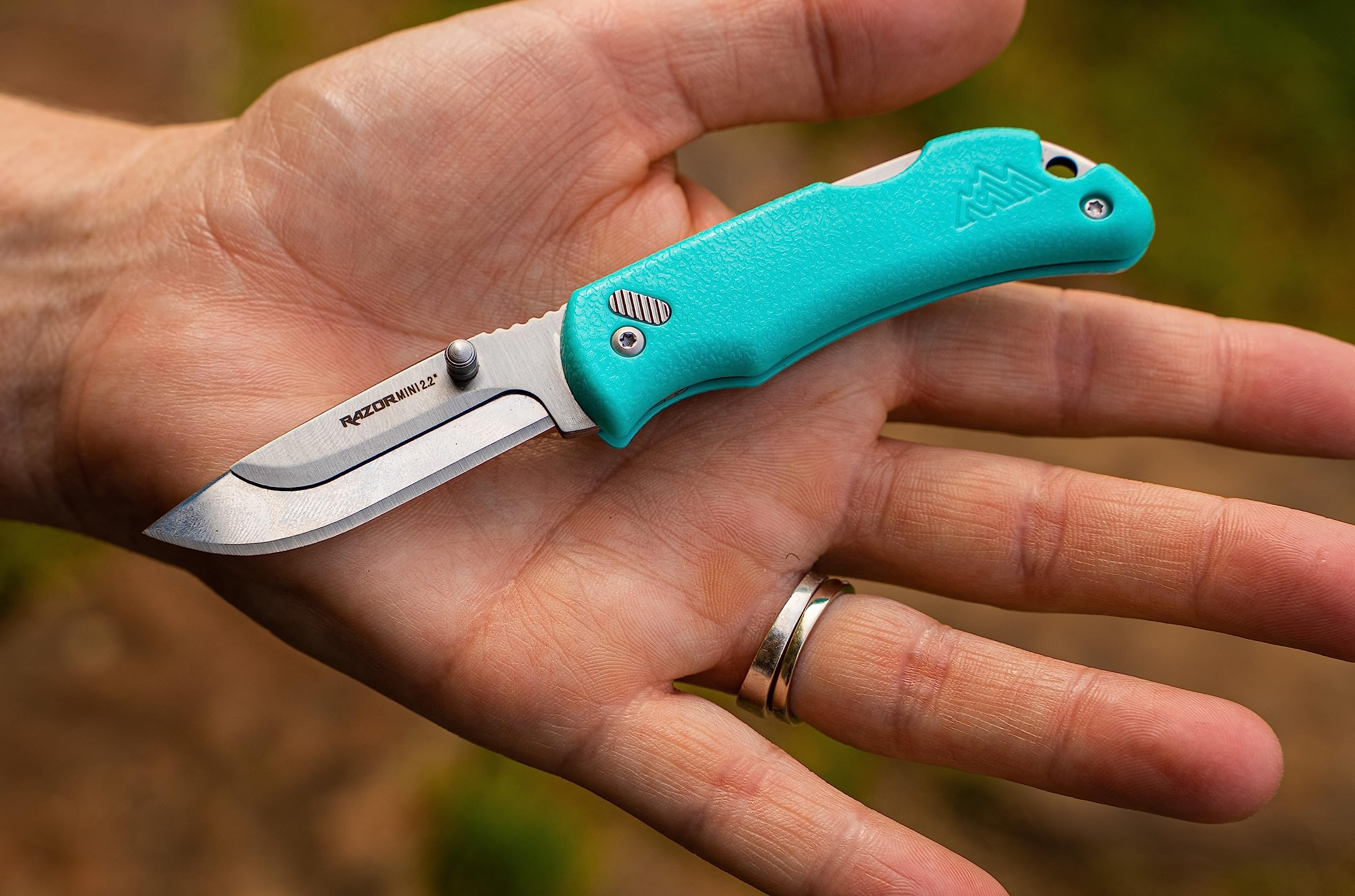 OUTDOOR EDGE Razor Mini Folding Pocket Knife | Compact 2.2" EDC Knife with RazorSafe Replaceable Blades | Perfect Small Everyday Carry Knife for Men Women | Includes 2 Replaceable Drop Point Blades