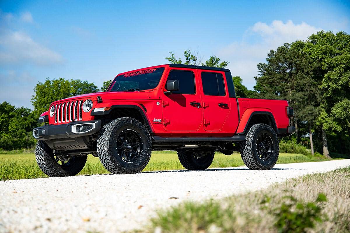 Rough Country 3.5" Lift Kit w/N3 Shocks for 20-24 Jeep Gladiator JT 4WD - 63730