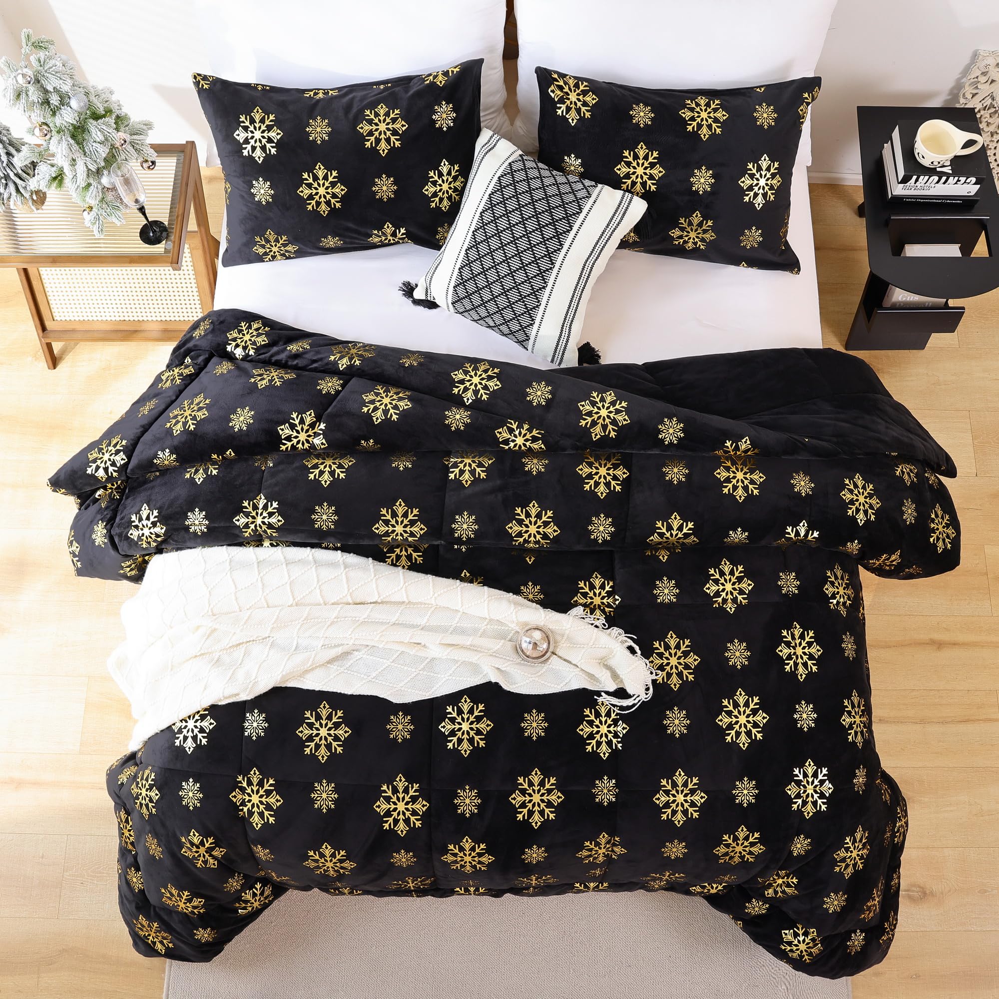 Smoofy Christmas Comforter Set Queen Size Metallic Snowflake Black Velvet Christmas Bedding Set Gold Printed Pattern Luxury Warm Xmas Winter Comforter Set 3Pcs (1 Comforter, 2 Pillowcases)