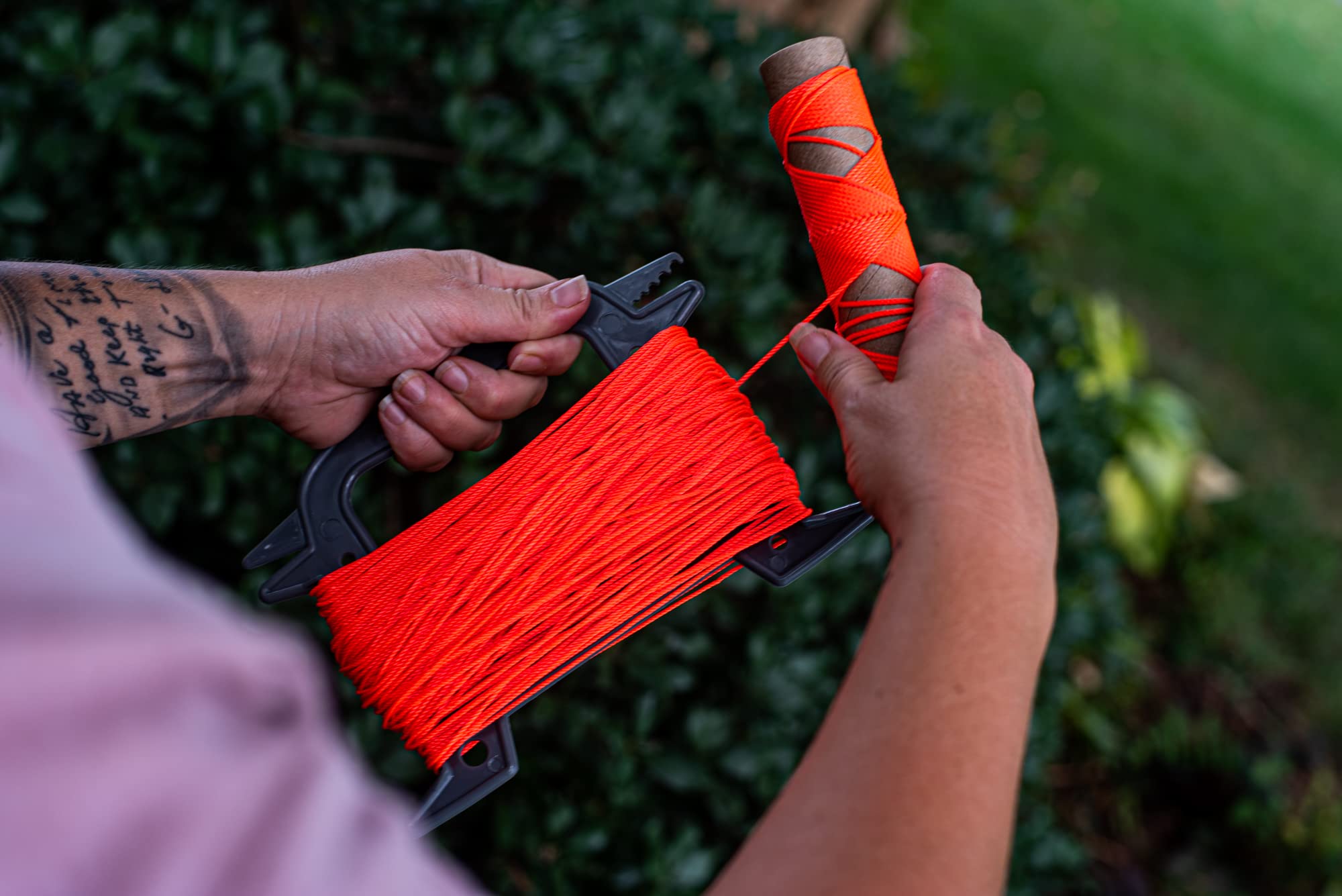 SGT KNOTS Rope Winder - Lightweight and Easy to Use Chord Storage Device for Paracord, Twine, Mason Line & Other (6" - 10 Pack, Gray)