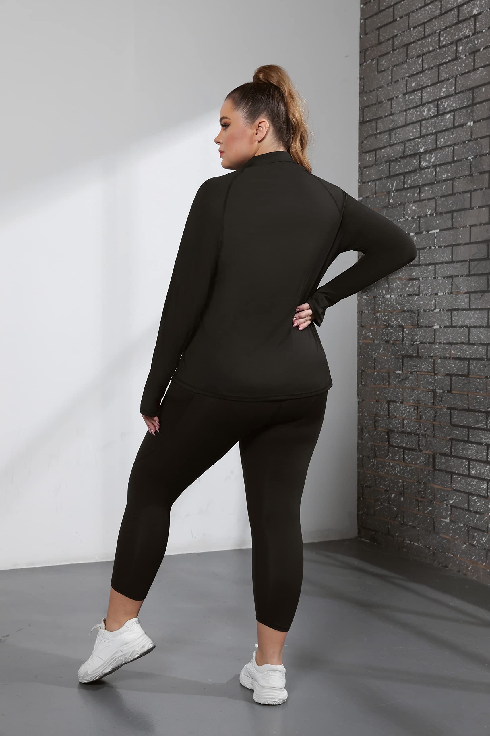 Women's UPF 50+ Long Sleeve Running Hiking Outdoor Tops with Side Pocket and Thumb Hole Black 4X