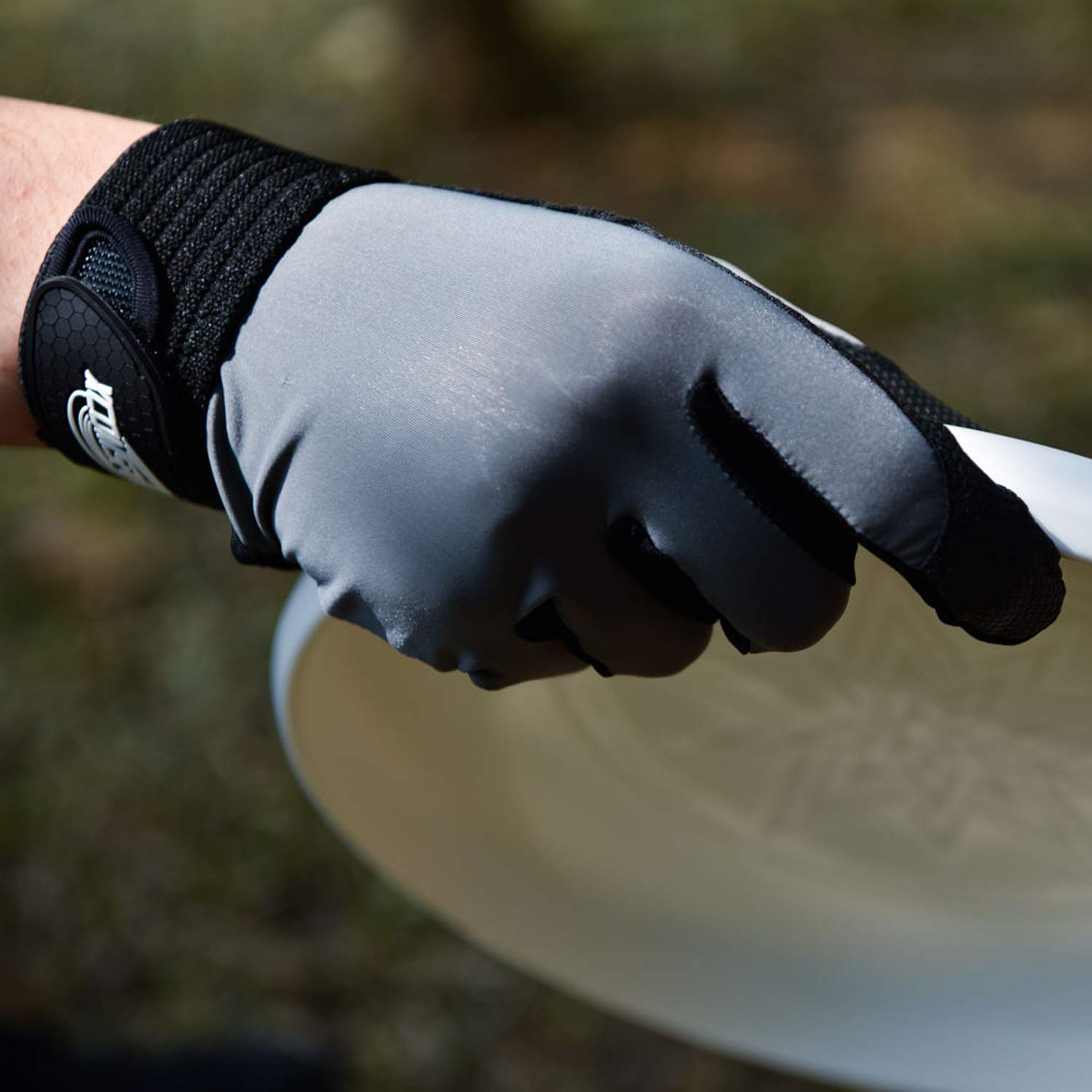 Ultimate Discs Gloves - Perfect Gloves for Ultimate Disc Players, for Consistent Grip & Friction. Improve Throws and Catches. All Weather Conditions.