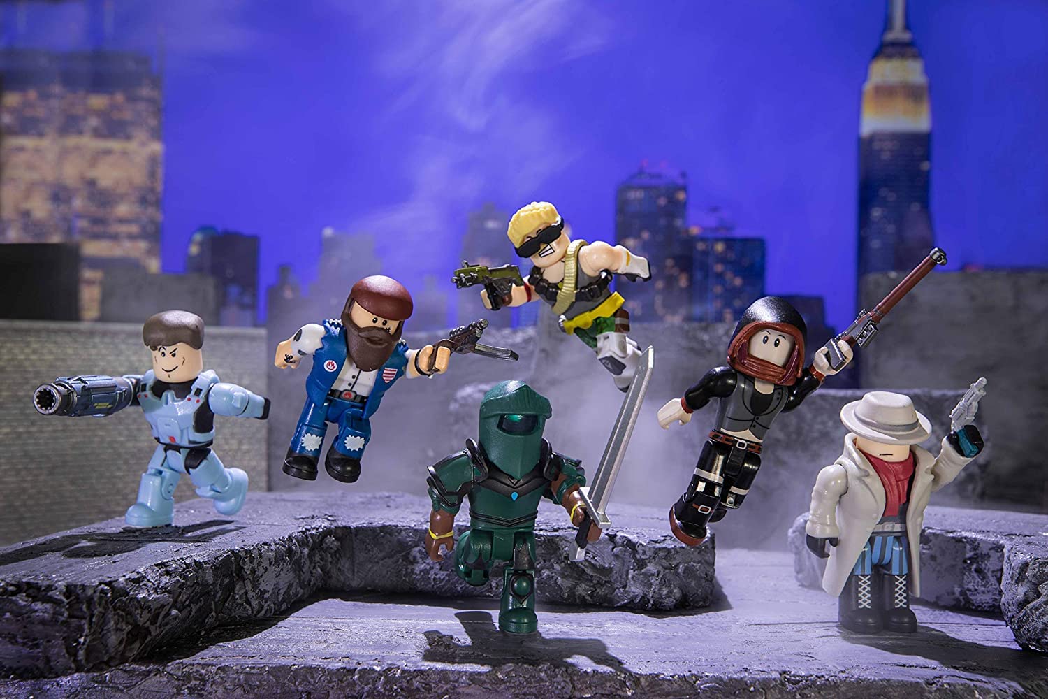 Roblox Q-Clash Action Figure Toy Set 6-pack - Playset w/Exclusive Virtual Item - includes Ghost, Decker, Cyborg, Rascal, Sir Knight & Reaper - Officially Licensed - Gift for Kids, Boys & Girls - 6+