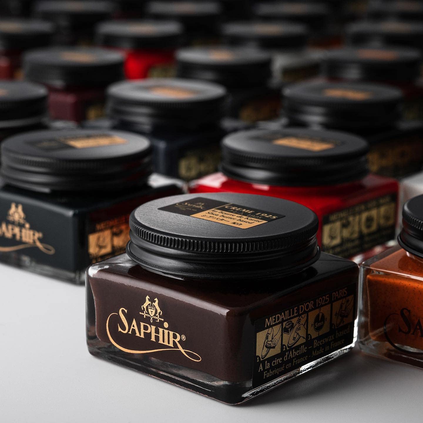 SAPHIR Medaille d'Or Pommadier Cream 75ml – Natural Cream Leather Shoe Polish, Leather Conditioner for Boots, Handbags - Black