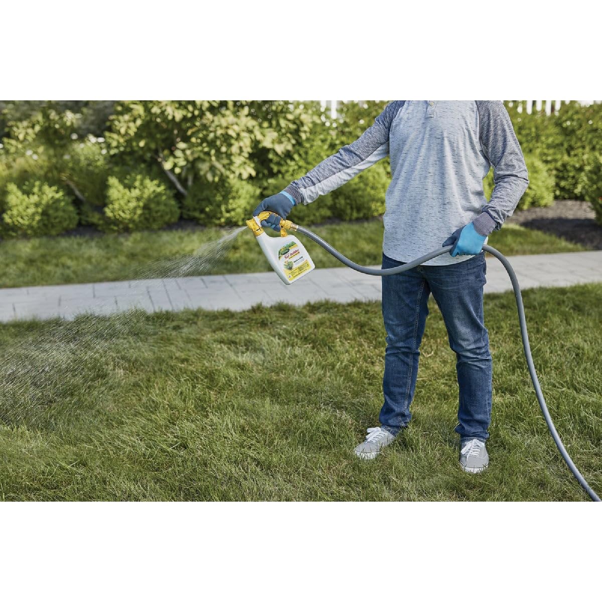 Scotts Liquid Turf Builder Lawn Fertilizer with Plus 2 Weed Control (Liquid Lawn Fertilizer plus Dandelion, Clover & Other Lawn Weed Killer) 32oz