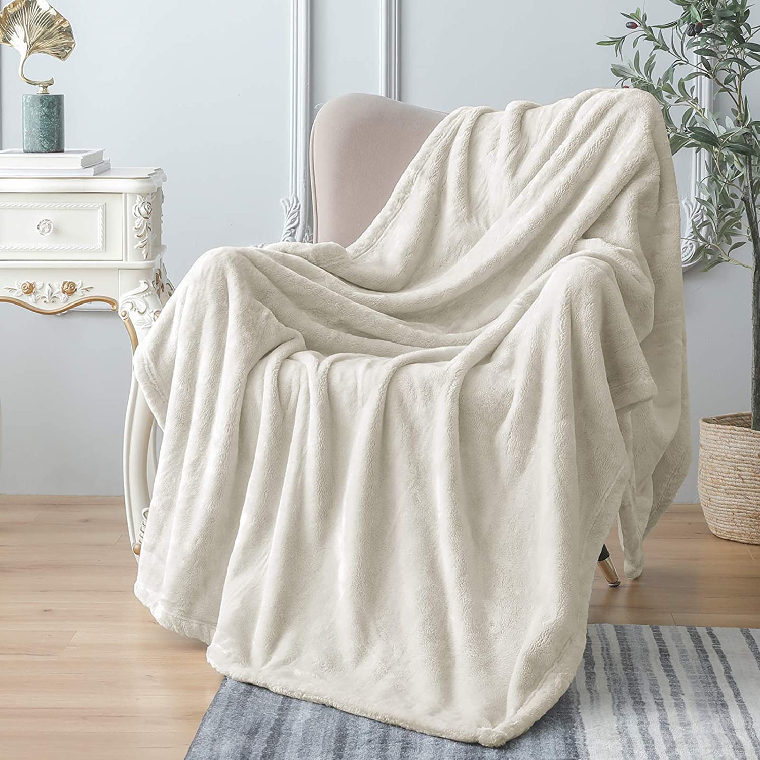 Whale Flotilla 480GSM Fleece Throw Blanket, 50"x70" Extra Large Blankets for Couch, Super Thick Warm for Winter Ultra Soft, Ivory