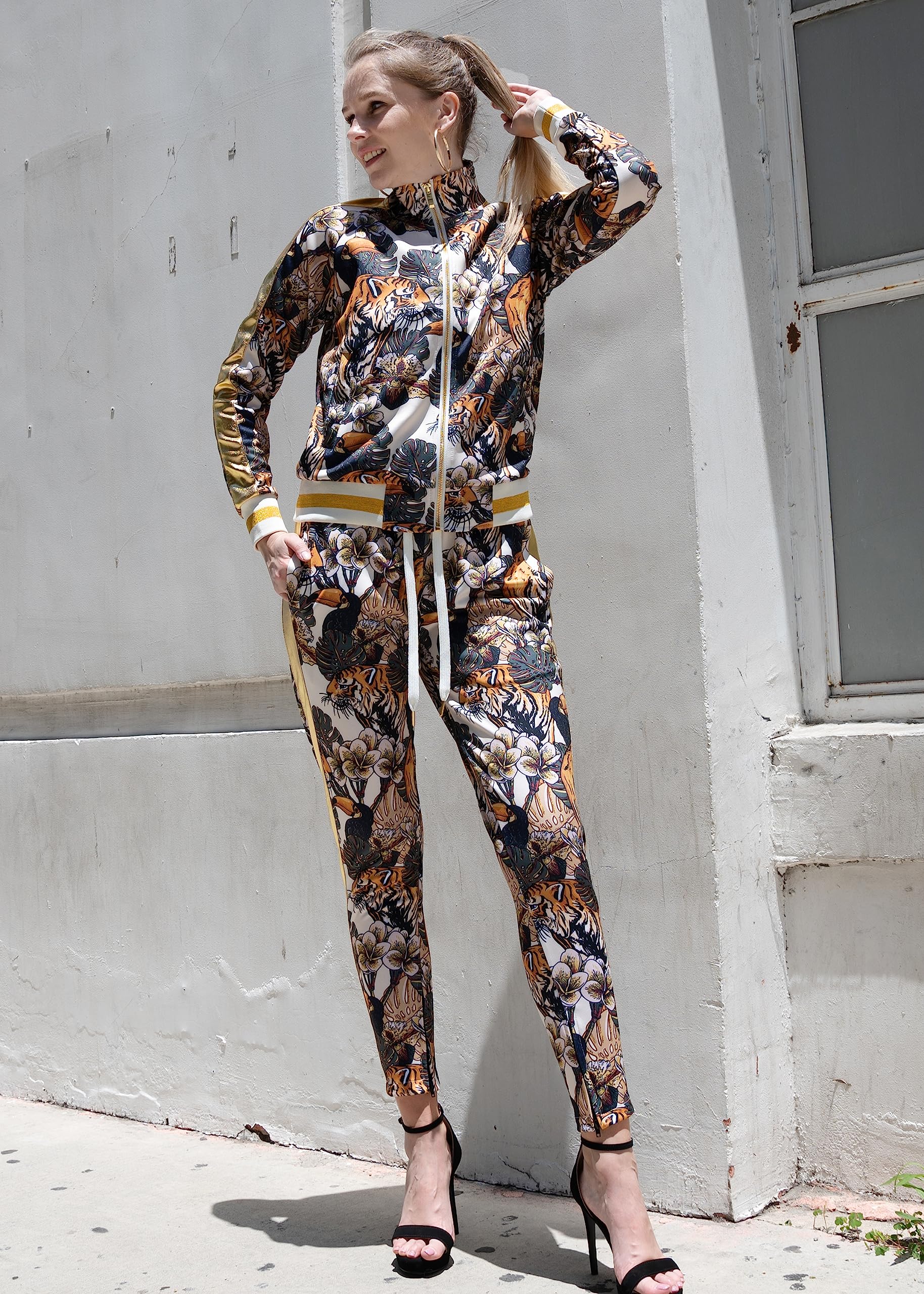 VICTORIOUS Women's Royal Jungle Floral Tiger 2 Piece Tracksuit Set - Long Sleeve Sweatshirts and Sweat Pants VL207 - Off-White - Medium - C8F