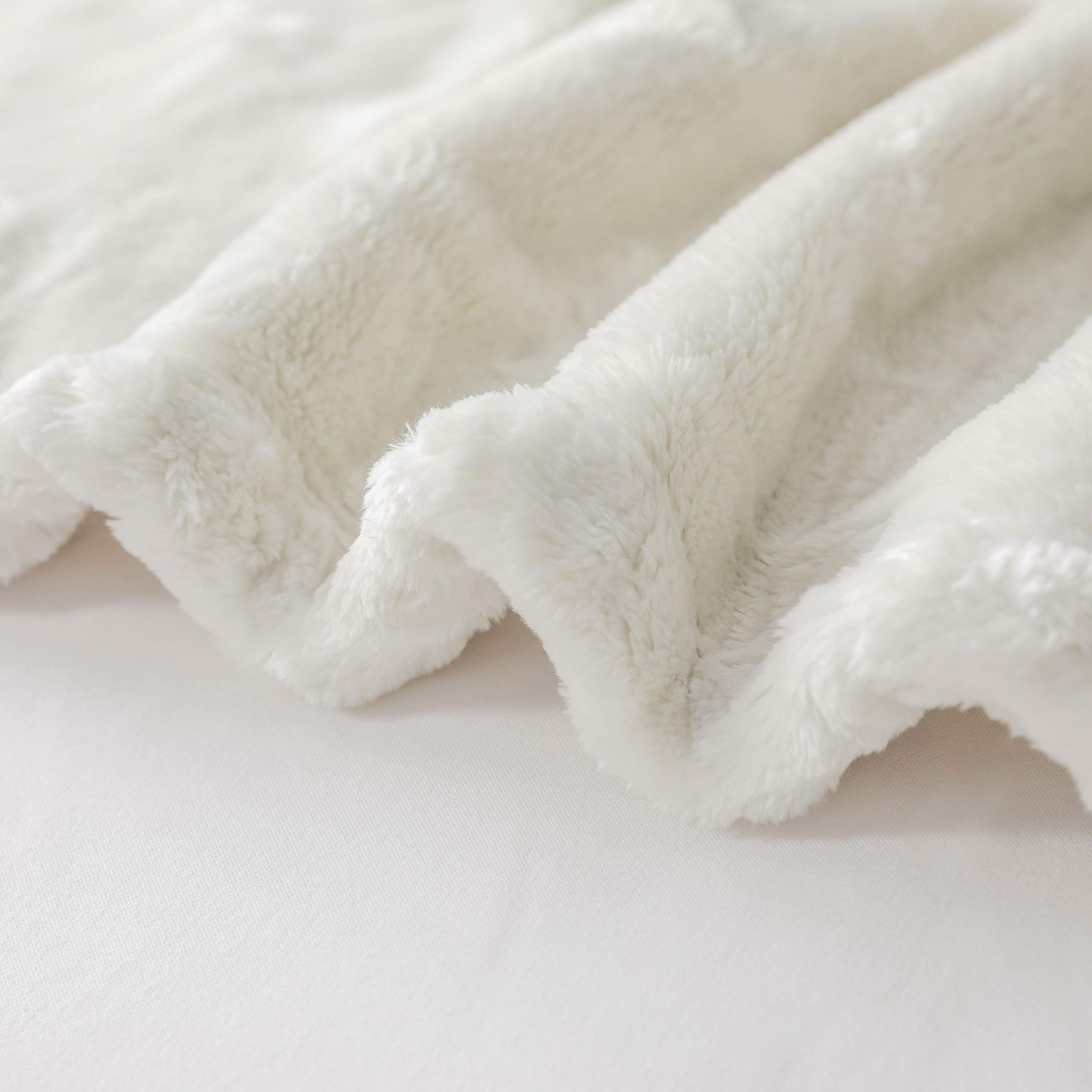 Whale Flotilla 480GSM Fleece Throw Blanket, 50"x70" Extra Large Blankets for Couch, Super Thick Warm for Winter Ultra Soft, Ivory