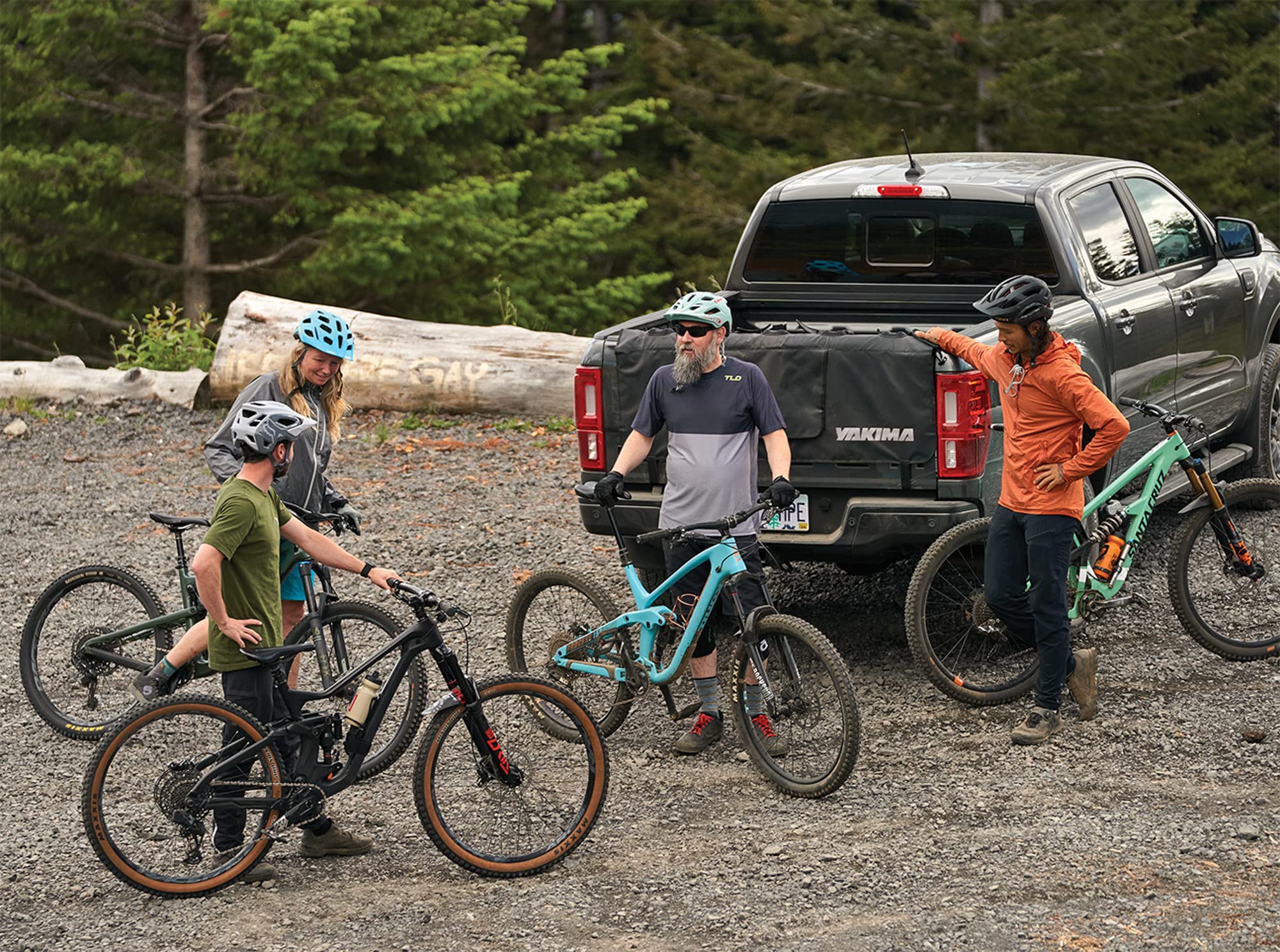 Yakima Gatekeeper Full Size Truck Bed Medium Polyester Trunk Tailgate Bicycle Rack Pad with Soft Felt Backing, Cradles, and Buckles for 5 Bikes, Black