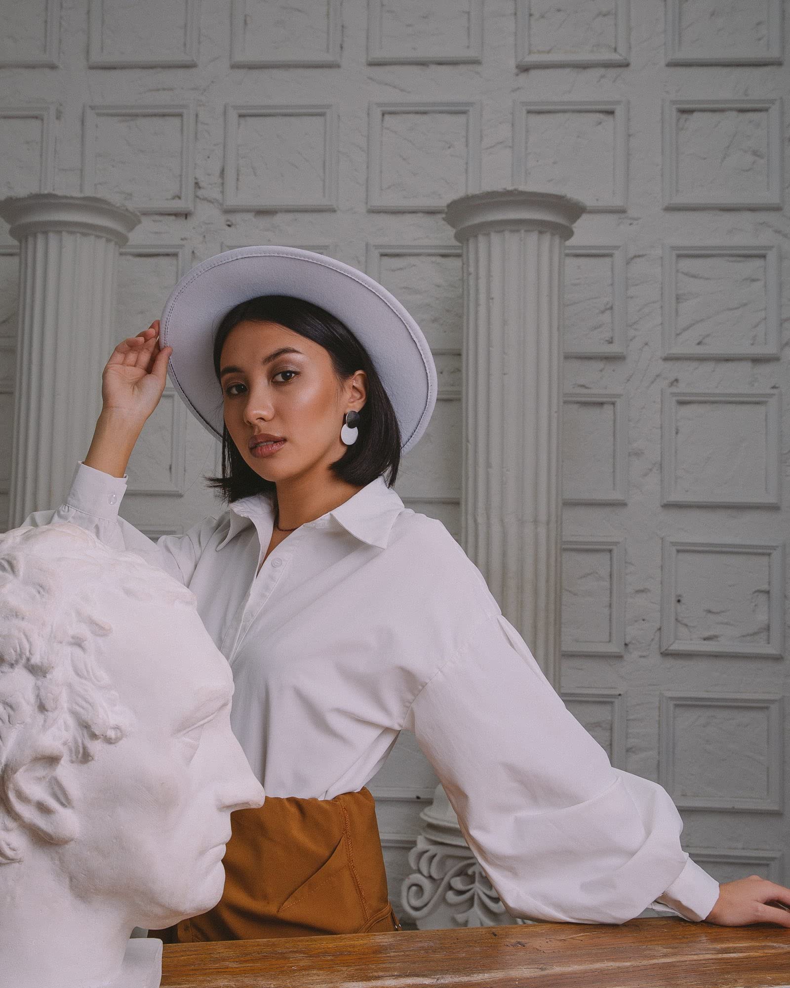 Women Trendy Fedora-Hat Wide Brim Felt Panama Classic Hat with Pearl Band (White with Pearl Band, Medium)