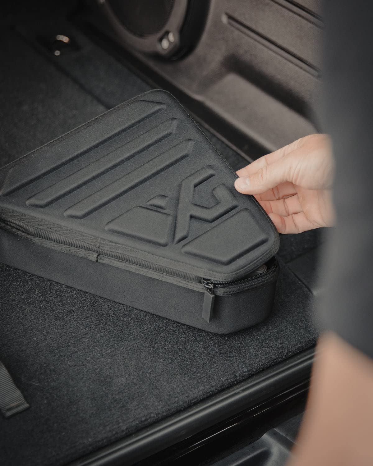 XG Cargo Mini Case Right