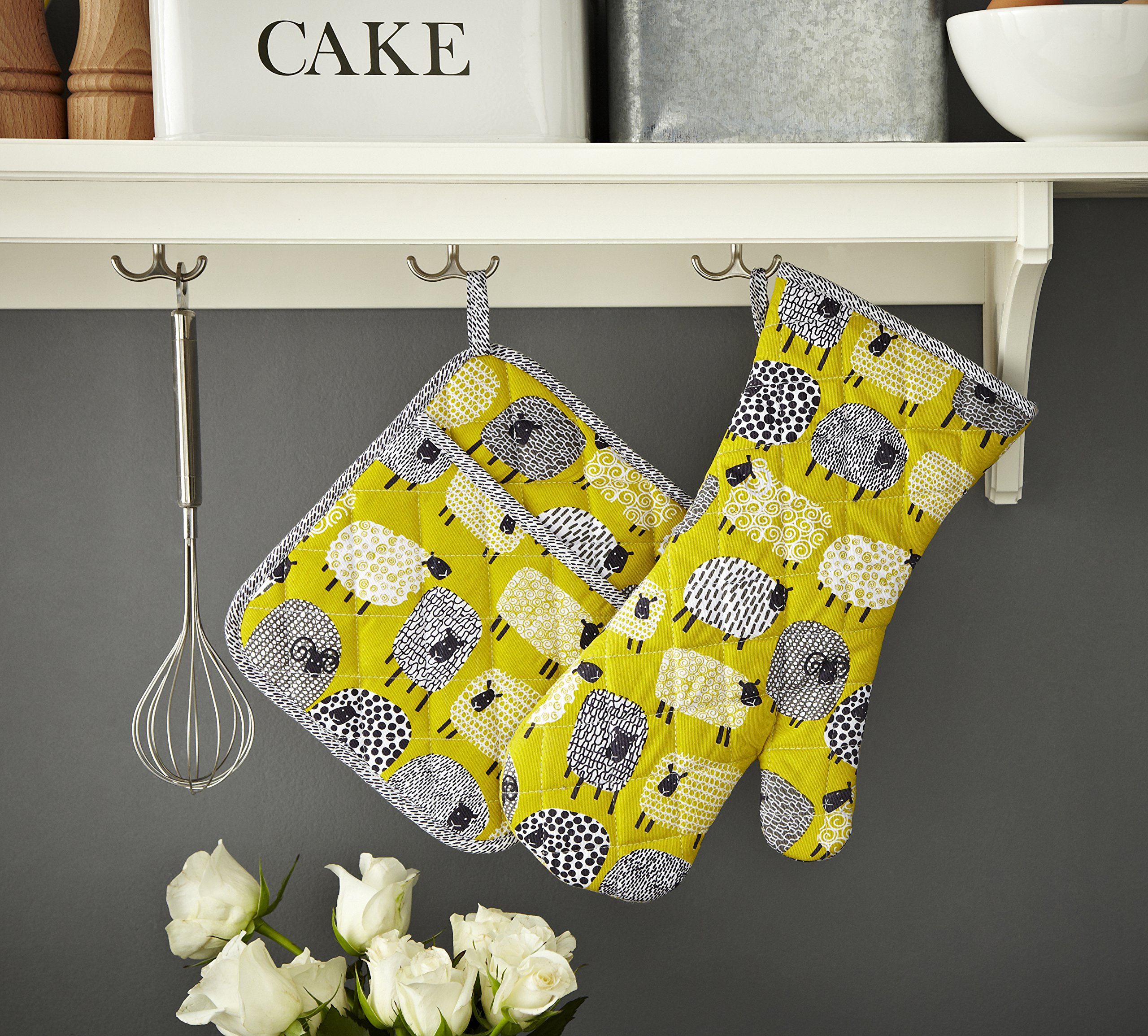 Ulster Weavers Dotty Sheep Cotton Single Gauntlet Oven Glove - with Cute Animal Hand Drawn Design, Yellow - 100% Cotton Oven Mitt - Cooking Gifts for Bakers & Chefs - Homeware & Kitchenware Range