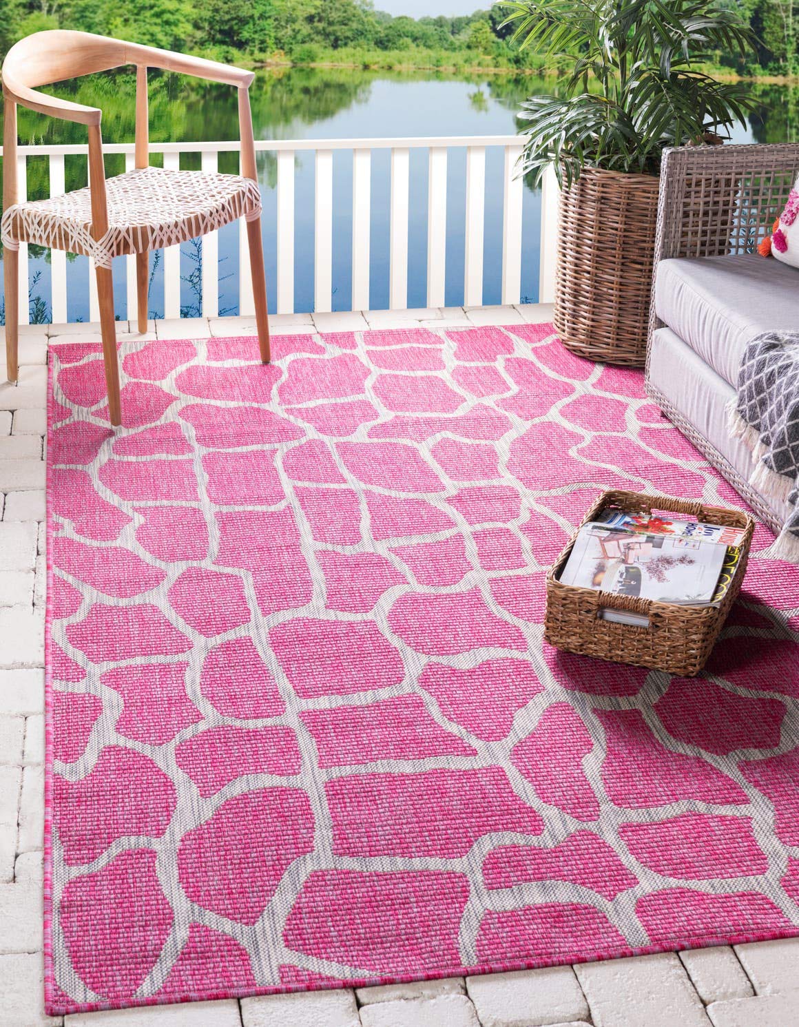 Unique Loom Outdoor Safari Collection Area Rug - Giraffe (8' x 11' 4" Rectangle, Magenta/ Ivory)