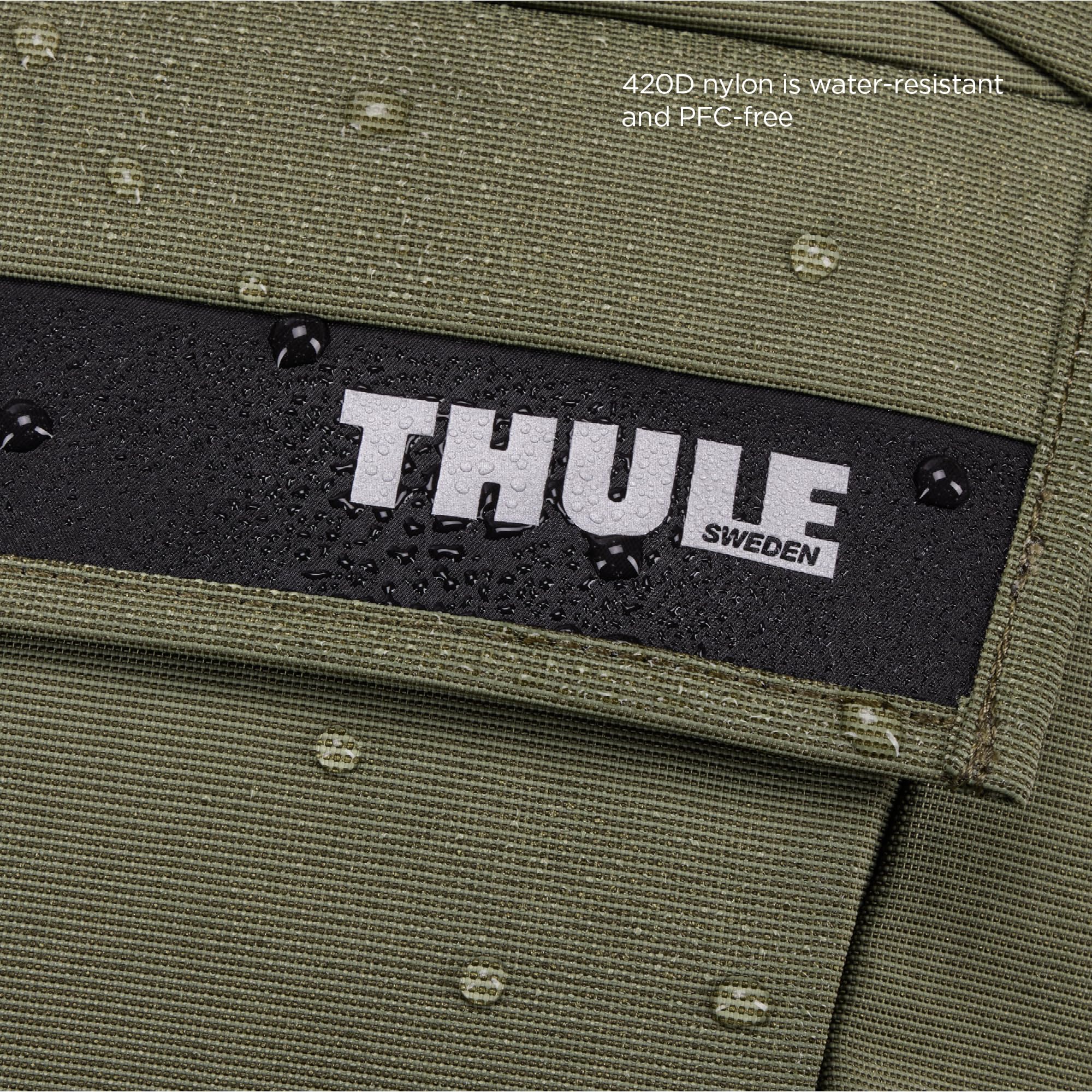 Thule Paramount 14L Crossbody Bag - Crossbody Bag for Women and Men - Padded Laptop Sleeve fits 14" Laptop or Tablet
