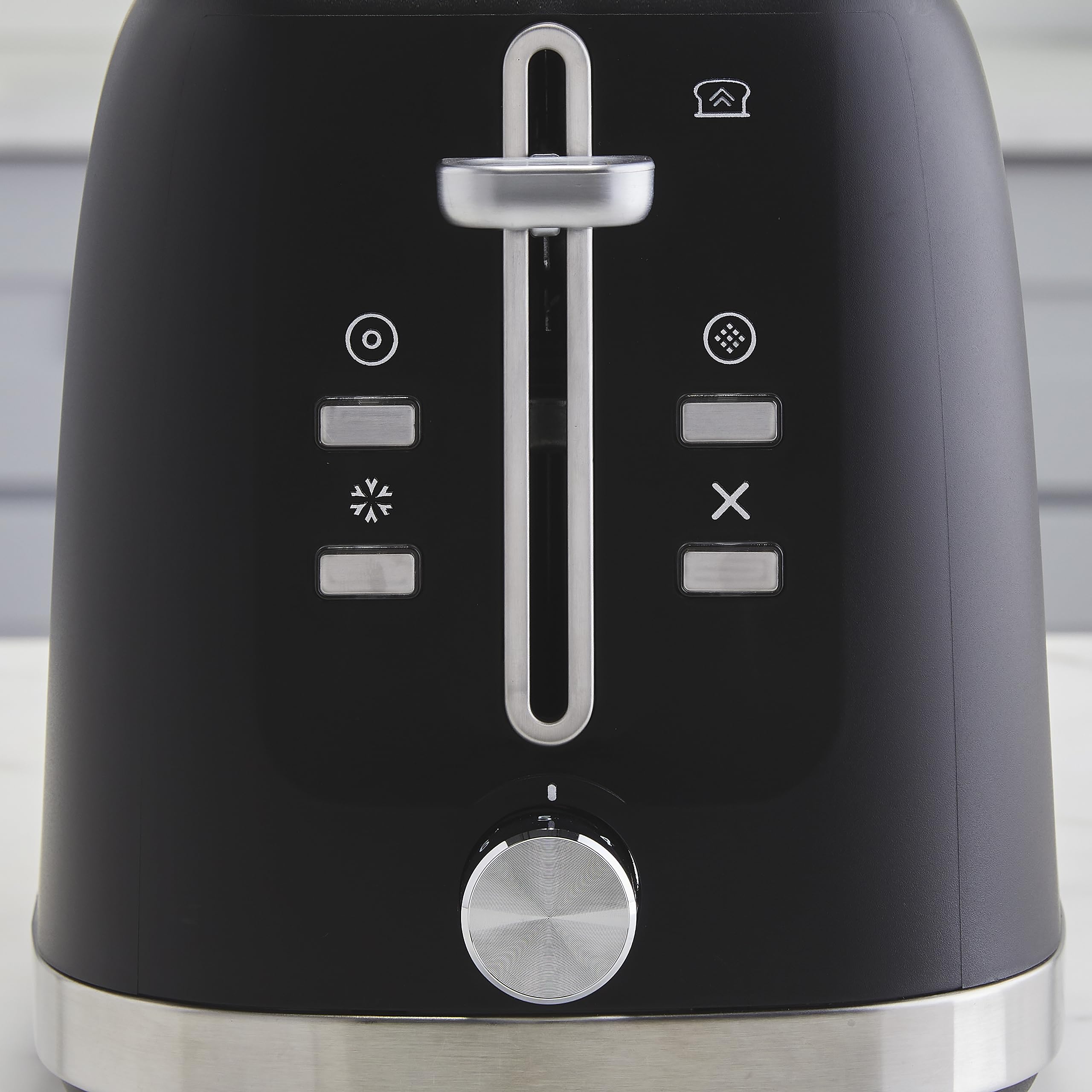 West Bend Toaster 2 Slice Extra-Wide and Deep Slots with 3 Functions and 7 Shade Settings Manual Lift Lever and Auto-Shut Off, 750-Watts, Black