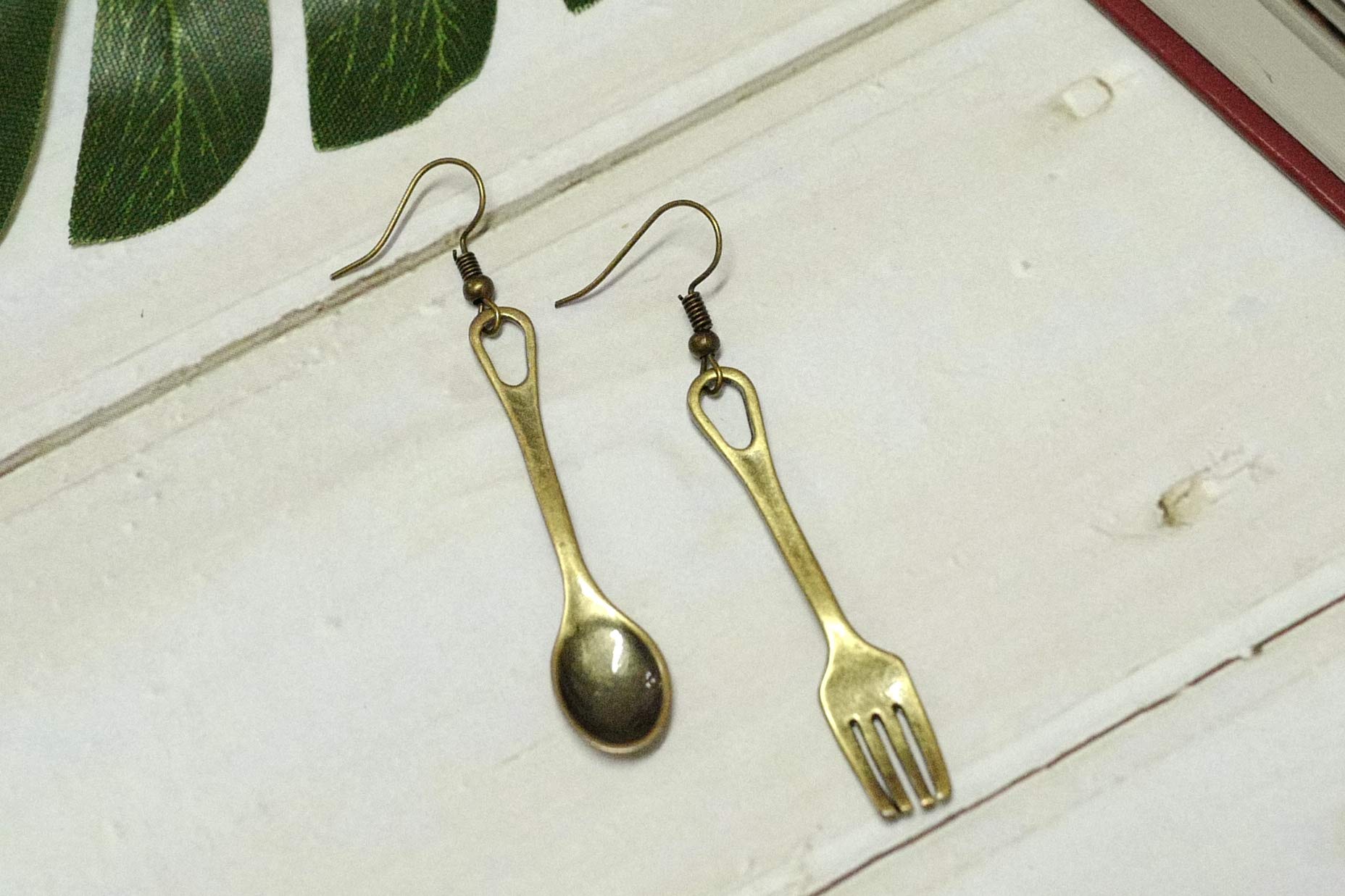 Sterling Bronze Decorative Utensils of "Fork and Spoon" Lunch Dinner Set Novelty Fashion Dangle Earrings (earring2002)