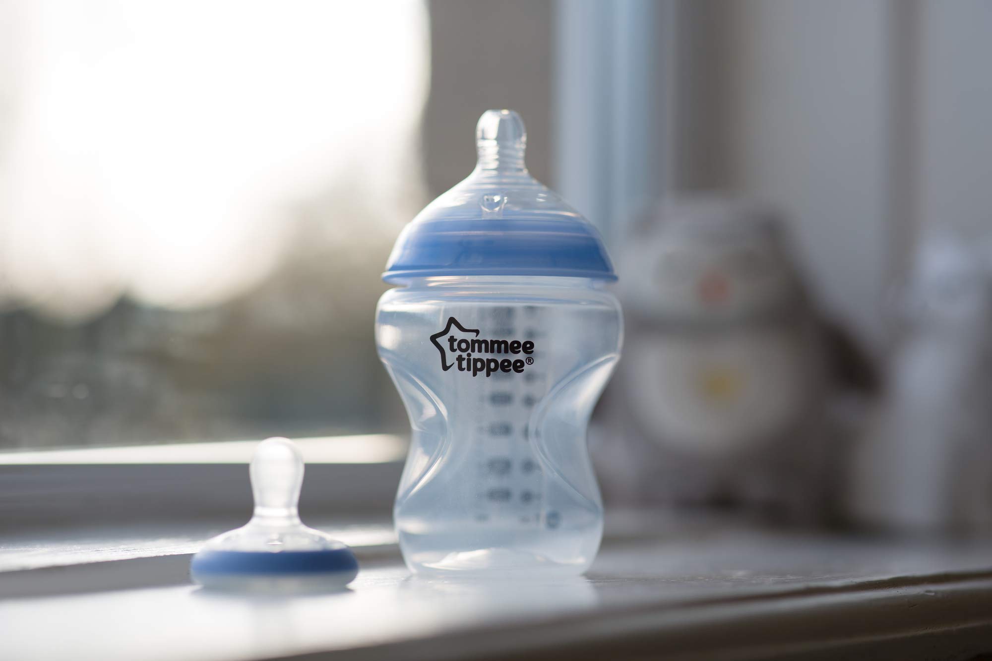 Tommee Tippee Closer to Nature Night-Time Baby Bottle & Breast-Like Pacifier, Glow in The Dark, Clear