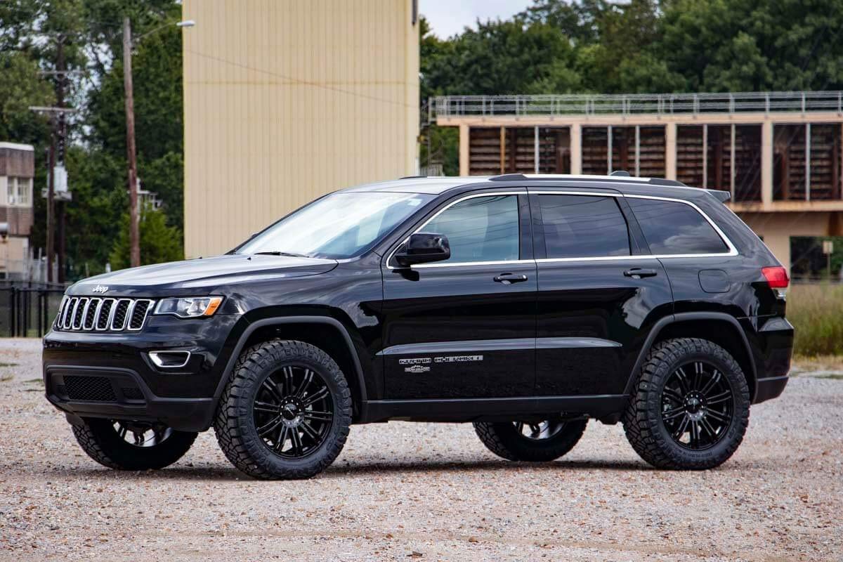 Rough Country 2.5 Lift Kit w/N3 Struts for 16-22 Jeep Grand Cherokee WK2-91430