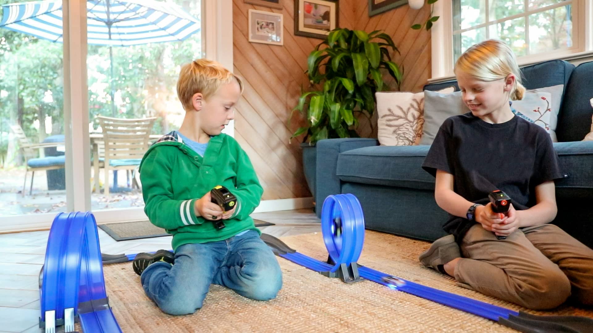 Tracer Racers 2.4 GHz Radio Control Remote Slot-less, Cordless Racing Super Loop Speedway Track Set with Two Cars