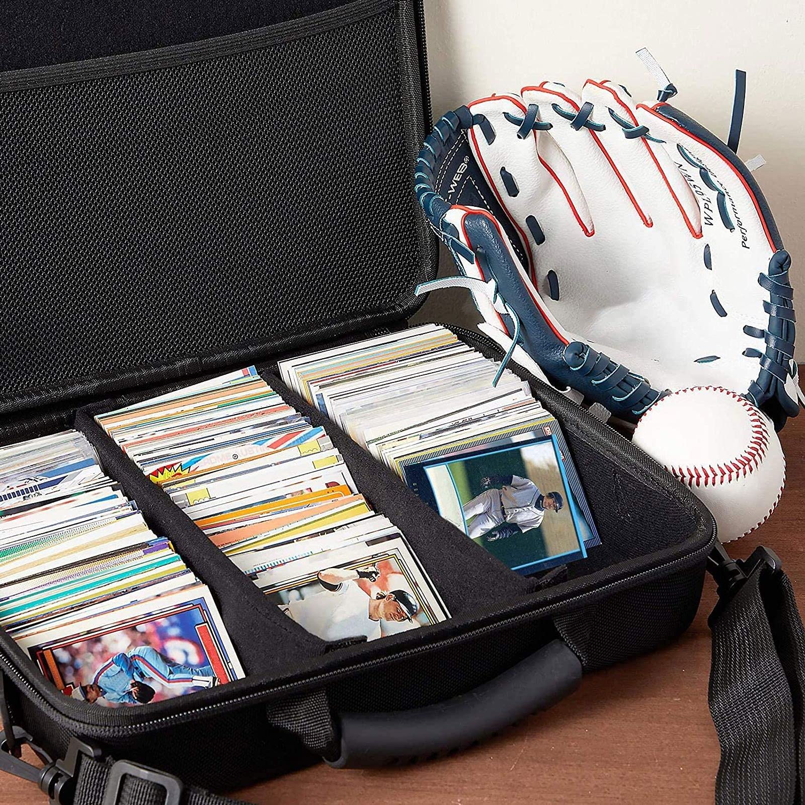 Trading Card Game Binder, 2 Dividers, 2000 Cards Carrying Case (12.5 x 10 x 3.2 in)