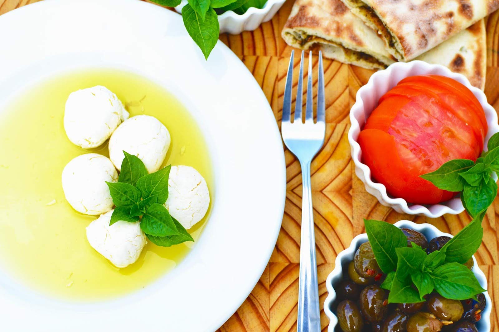 Plain Pickled Labneh Balls (Dry Yogurt) in Oil 20.oz/575 gm.