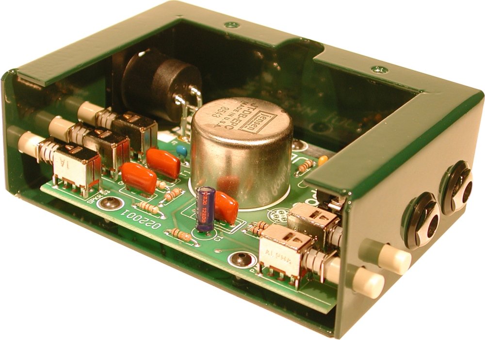 Radial Engineering R8001010JDI Single-Channel Passive Direct Box with Jensen Transformer