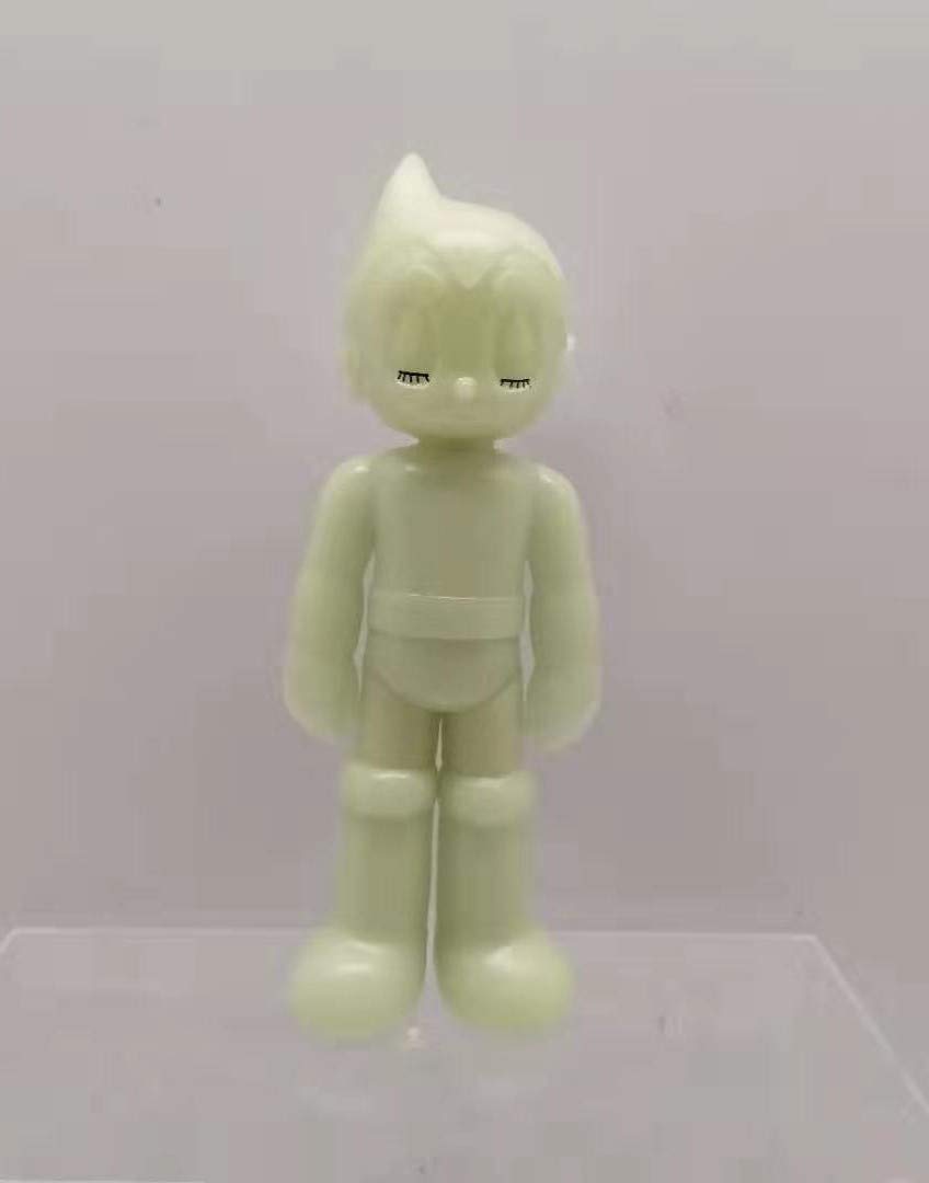 TZKV-019-LU PVC - Astro Boy - Standing (Eye Closing) (135mm) (Luminous)