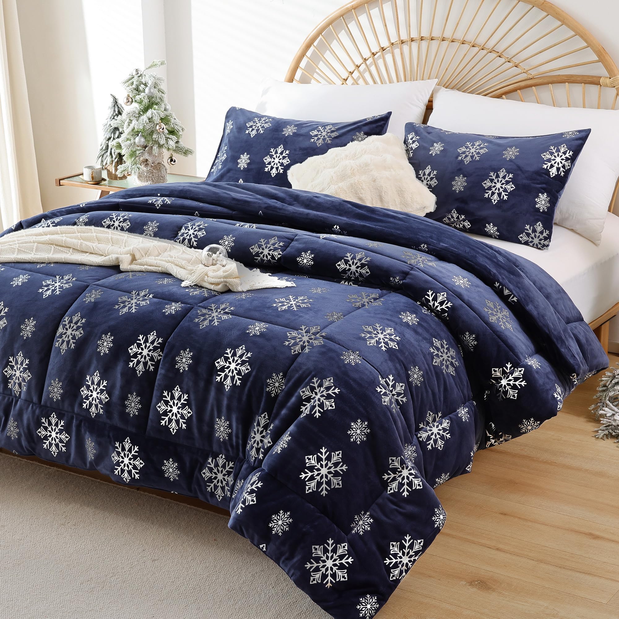 Smoofy Christmas Comforter Set Queen Size Metallic Snowflake Navy Blue Velvet Christmas Bedding Set Gold Printed Pattern Luxury Warm Xmas Winter Comforter Set 3Pcs (1 Comforter, 2 Pillowcases)