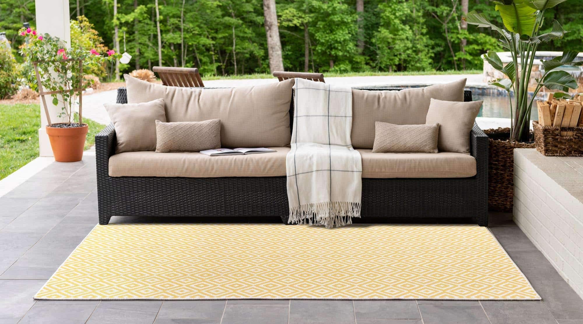 Unique Loom Jill Zarin Outdoor Collection Area Rug - Costa Rica (2' x 3' 1'' Rectangle, Yellow Ivory/ Ivory)