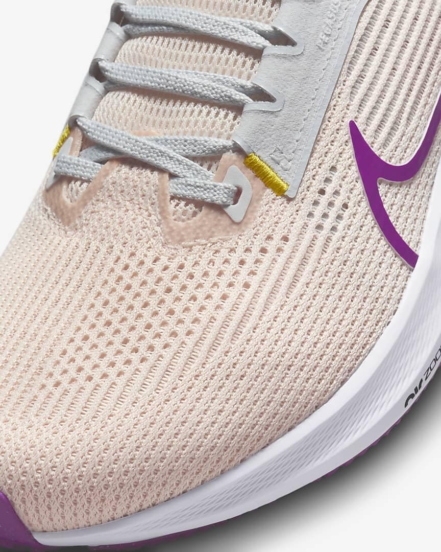 Women's AIR Zoom Pegasus 40 - Size 6.5 Wide US - Guava Ice/Vivid Purple
