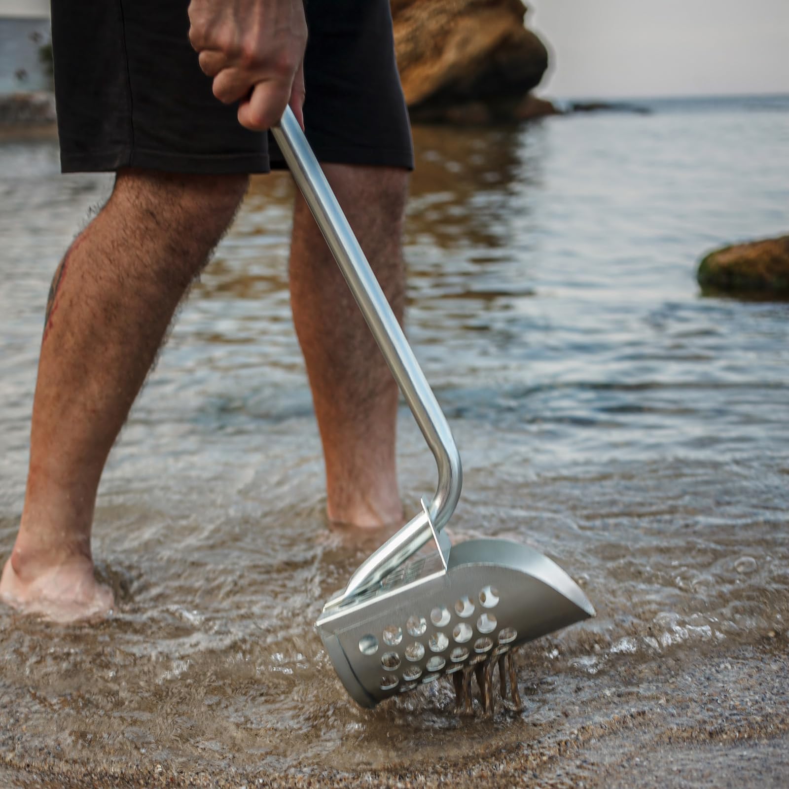 SWEETLO Sand Sifter Scoops for Metal Detecting Long Handle Scooper - Metal Detecting Detector Accessories Sand Scoop for Beach Sifter Digging Pick Basket Scooper Shovel Supplies with Long Handle