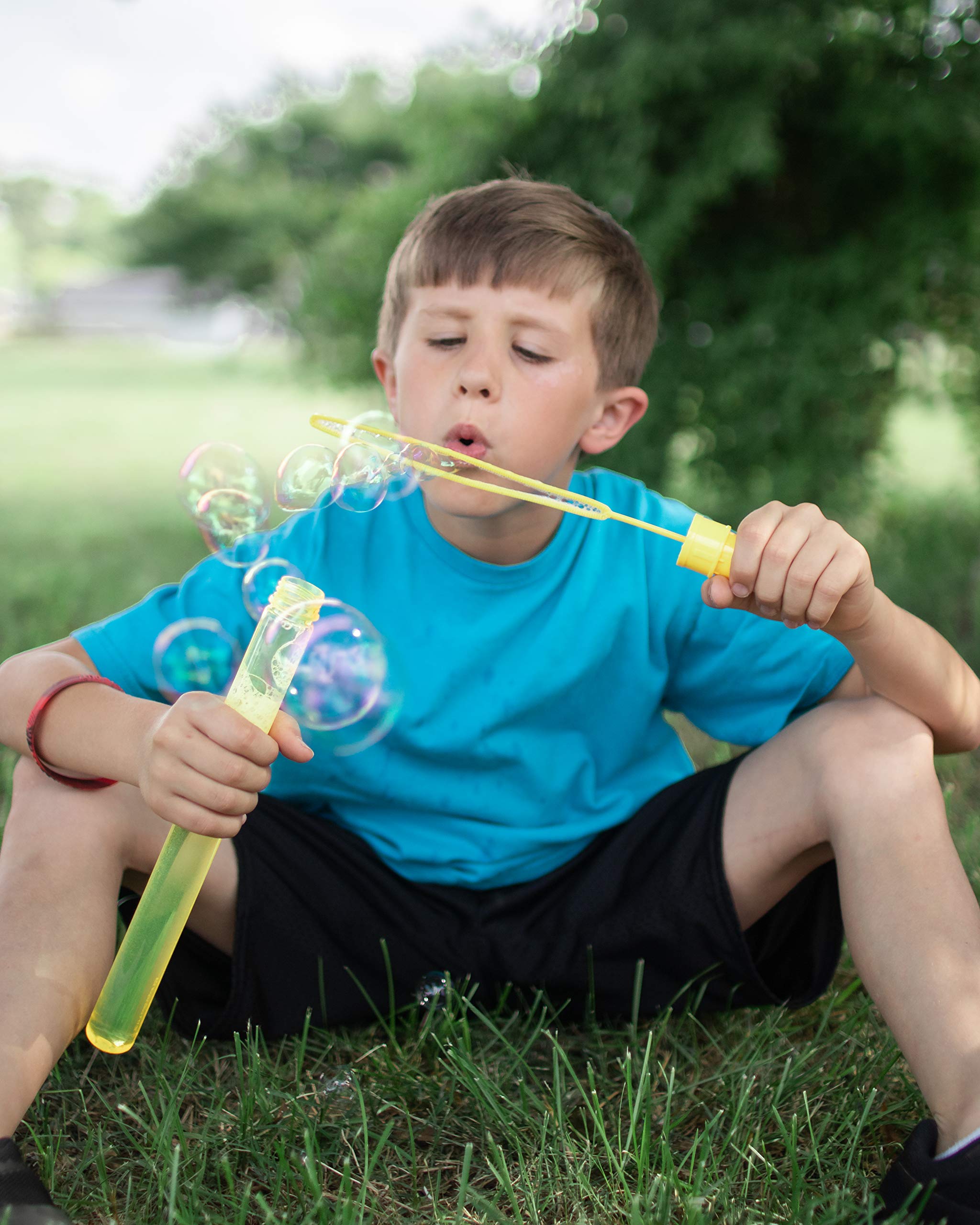 Sunny Days Entertainment Maxx Bubbles 4oz Bubble Wands – 6 Pack Bubble Wand Toy | Summer Fun, Outdoor Birthday Party Favors for Kids, 101799 Blue