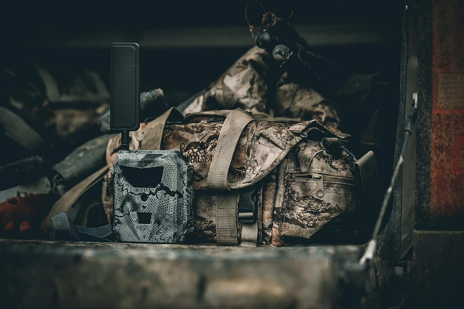 Spartan GoLive 4G LTE Trail Camera,Live-Streaming, Anti-Theft GPS, On-Demand Image&Video Capture,Real-time Updates,Built-in Lithium Battery,Blackout with 32GB SD Card (Spartan Multi-Carrier)