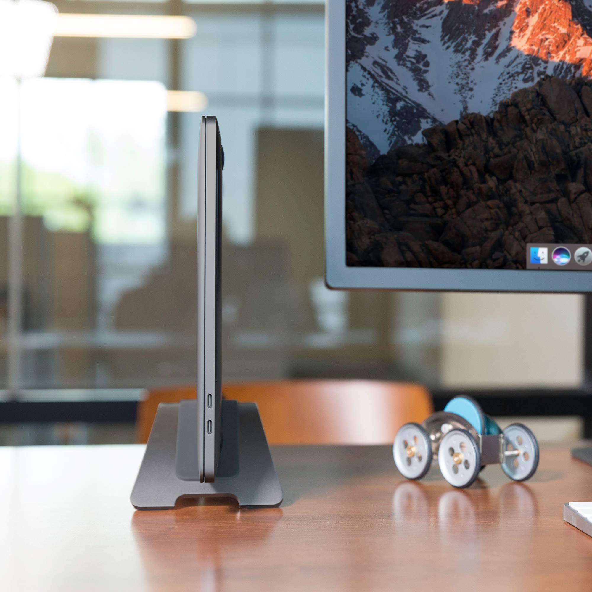 Twelve South BookArc for MacBook | Space-Saving Vertical Stand to Organize Work & Home Office for Apple MacBooks, Now Compatible with M1 MacBooks* (Space Grey)