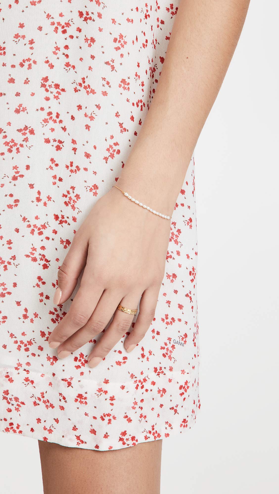 SHASHI Women's Natasha Bracelet, Pearl, Off White, Gold, One Size