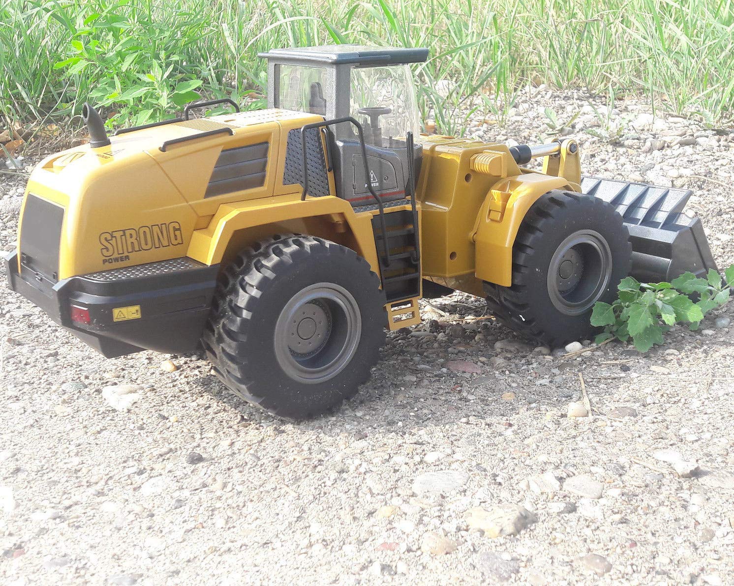 Top Race 10 Channel Full Functional Remote Control Front Loader Construction Tractor, Full Metal Bulldozer Toy Can Dig up to 3.5 Lbs, 1:14 Scale, Remote Control Construction Vehicles TR-213