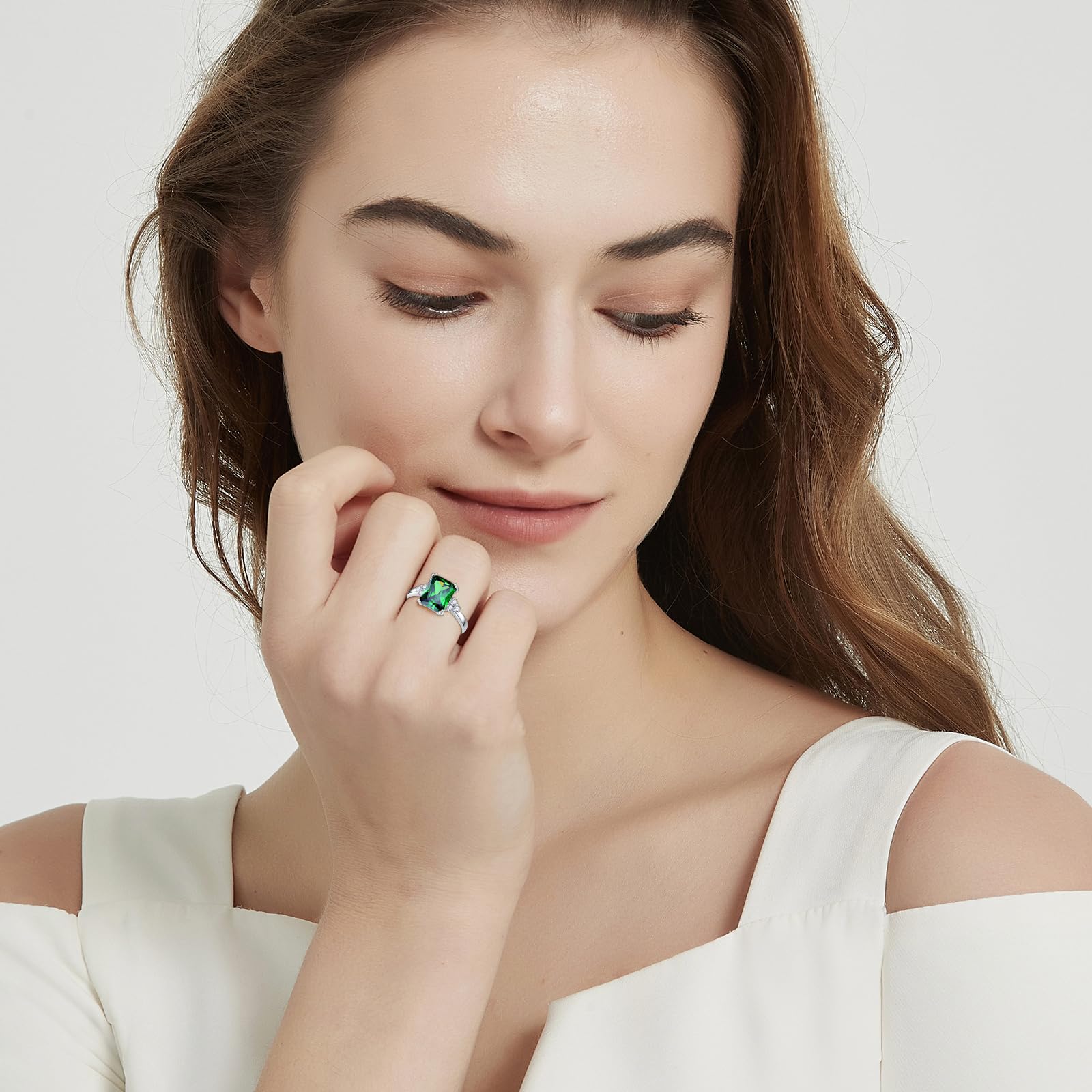 Yaresul 3.5ct Women's Green Emerald Ring for Women 925 Sterling Silver Emerald Engagement Ring for Women May Birthstone Rings Paved Cubic Zirconia Wedding Rings Size 8