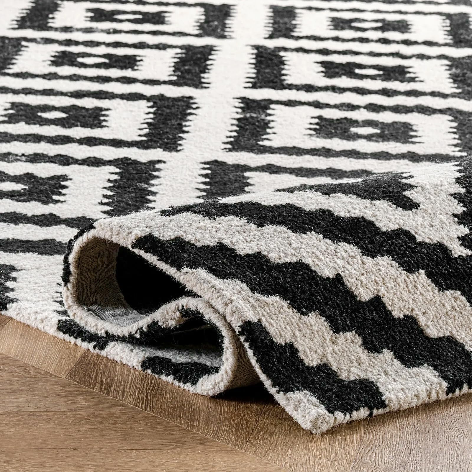 Sevine Handmade Contemporary Black and Off White Area Rug (9 ft x 12 ft)