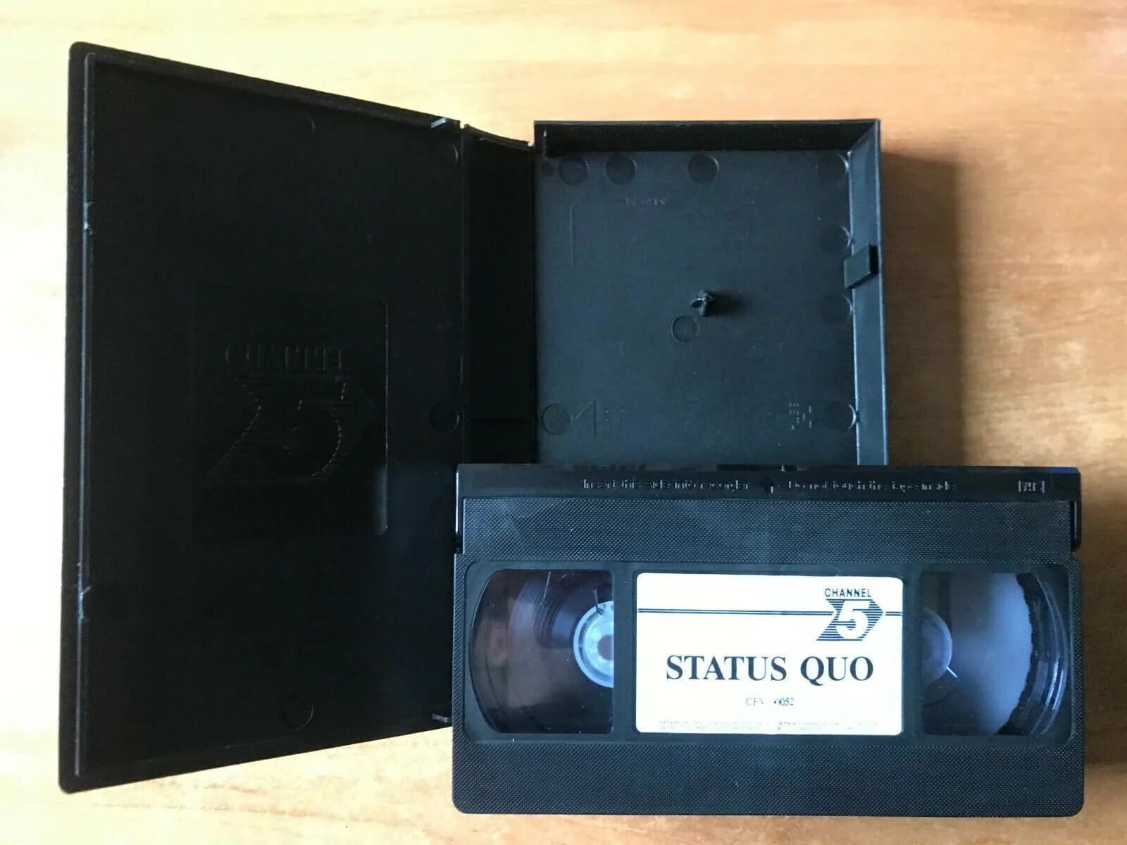 Status Quo Live in Concert At The N.E.C., Birmingham (20th. Anniversary Concert) [1982]