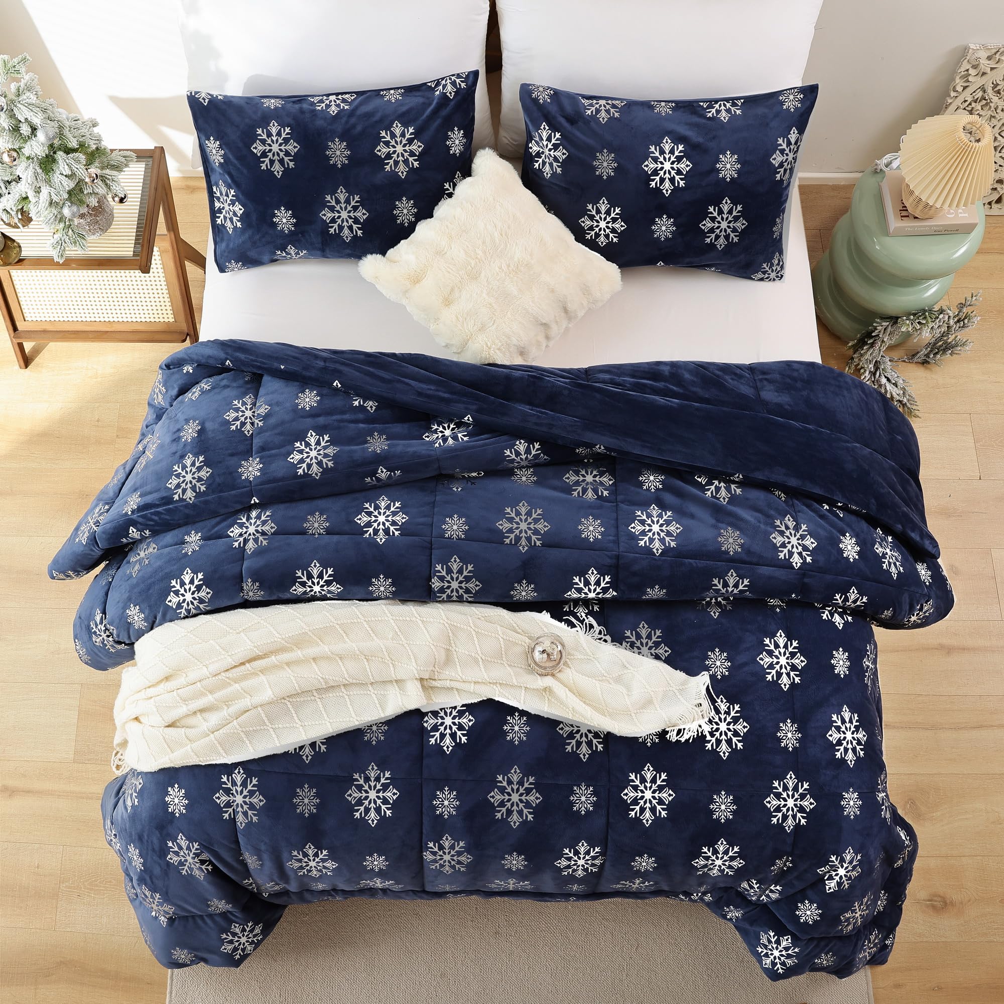 Smoofy Christmas Comforter Set Queen Size Metallic Snowflake Navy Blue Velvet Christmas Bedding Set Gold Printed Pattern Luxury Warm Xmas Winter Comforter Set 3Pcs (1 Comforter, 2 Pillowcases)
