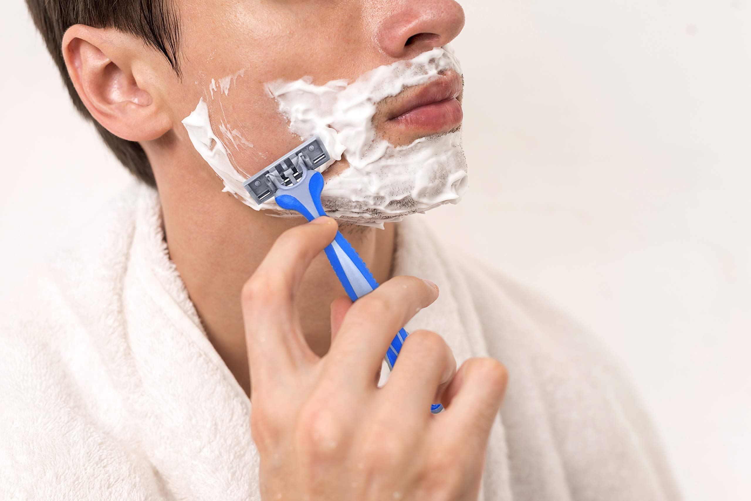 US Shave - 100 Triple Blade Shaving Razors - Wholesale Box of 100 Disposable Razors - 3 Stainless Steel Blades w/Teflon Coating - Pivoting Head - Aloe Strip