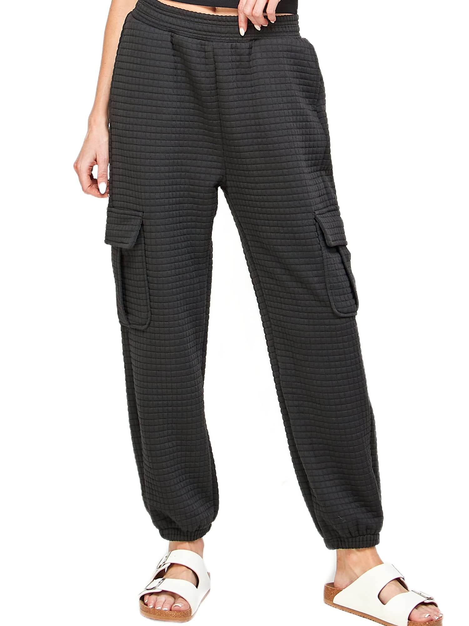 Sweatpants for Women Quilted Cargo Pocket Lightweight Casual Joggers Pants for Lounge and Workout Activities Like Yoga. Black