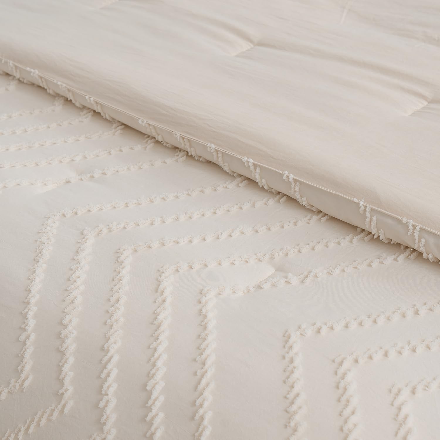 SLEEPBELLA Purple Queen Comforter Set, Chevron Tufted Design Boho Bedding Comforter Sets, Lightweight and Fluffy Bed Comforter for All Seasons (90x90In Comforter & 2 Pillowcases)