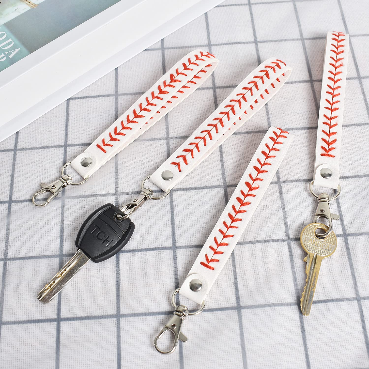 Towashine Baseball Seamed Leather Key Chain for Car Bag Purse Accessories Gifts(White)