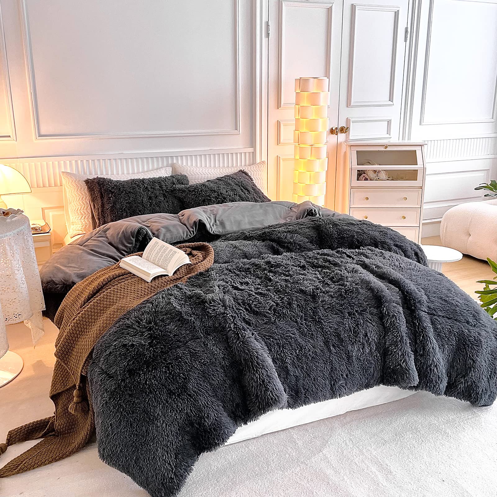 Shaggy Comforter Set Black Queen Size 3 Pieces Winter Faux Fur Comforter Set with 2 Pillowcases Ultra Soft and Easy Care Luxury Plush Warm Super Fleece Velvet Flannel Bedding Set